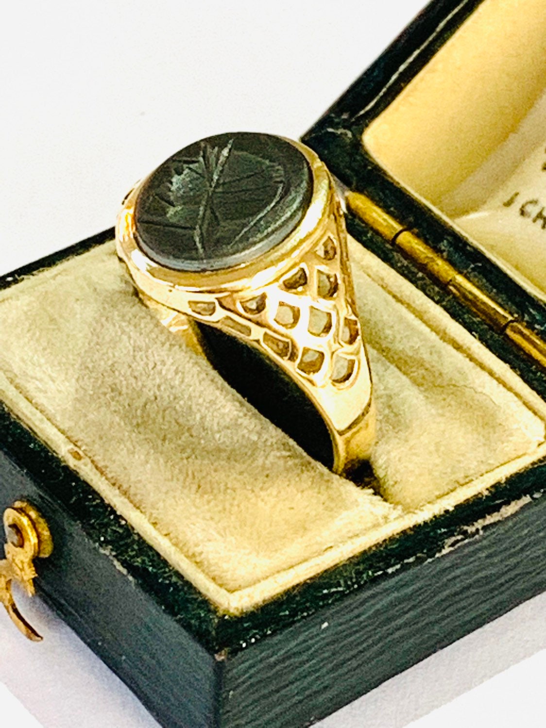 Stunning vintage 9ct yellow gold carved hematite Centurion ring - fully ...