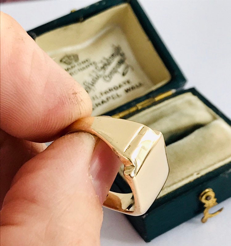 Superb vintage heavy Men's 9ct yellow gold Signet ring - hallmarked ...