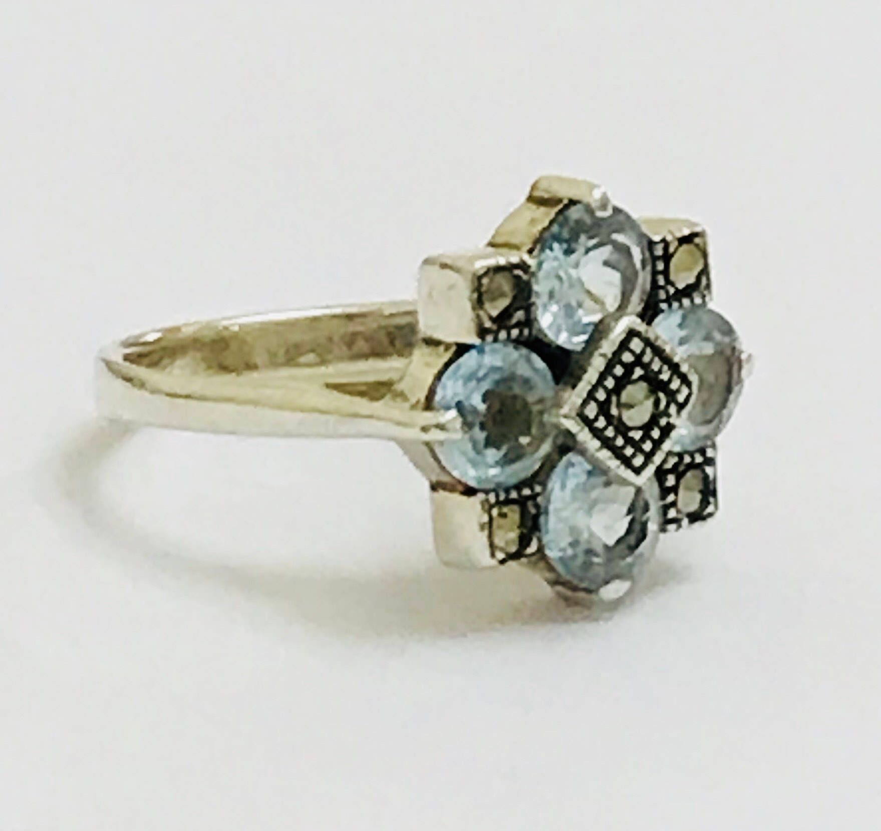 Stunning vintage Art Deco style sterling silver Aquamarine & Marcasite ring