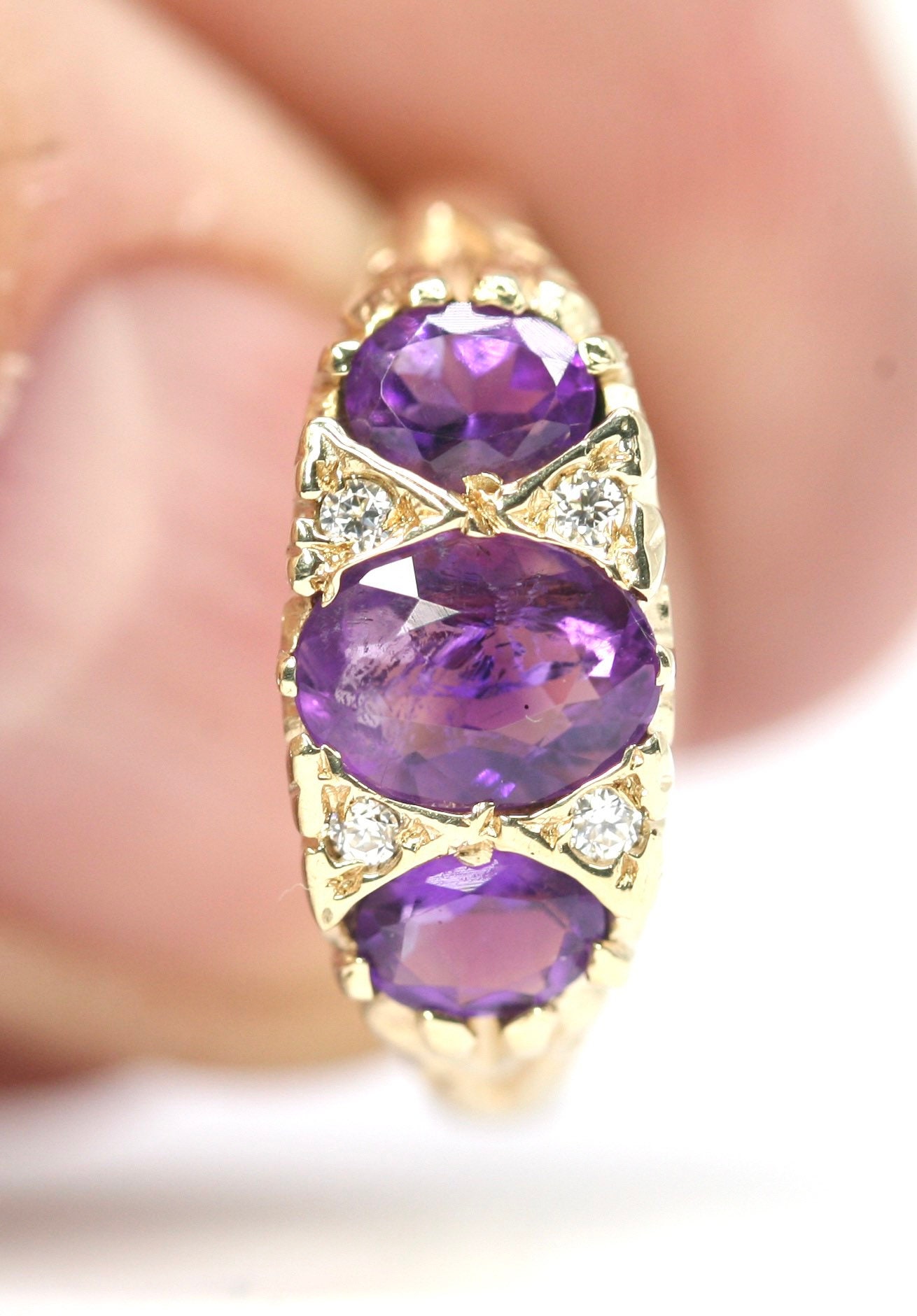 Stunning vintage 9ct gold Amethyst and Diamond ring - fully hallmarked - size P or US 7 1/2