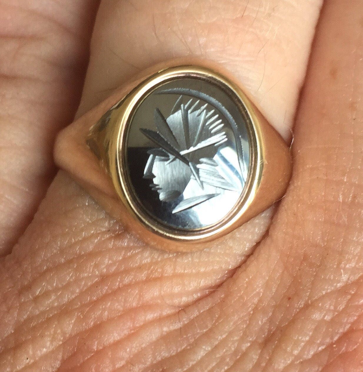 Superb vintage 9ct yellow gold men's Centurion signet ring - 1975