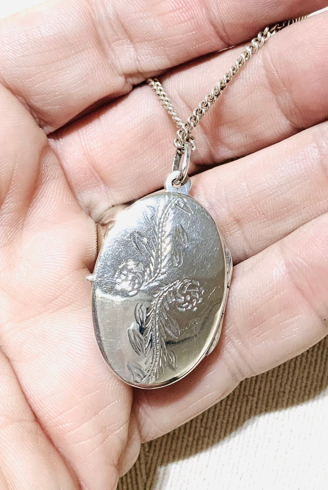 Vintage sterling silver double picture locket and 20 inch chain