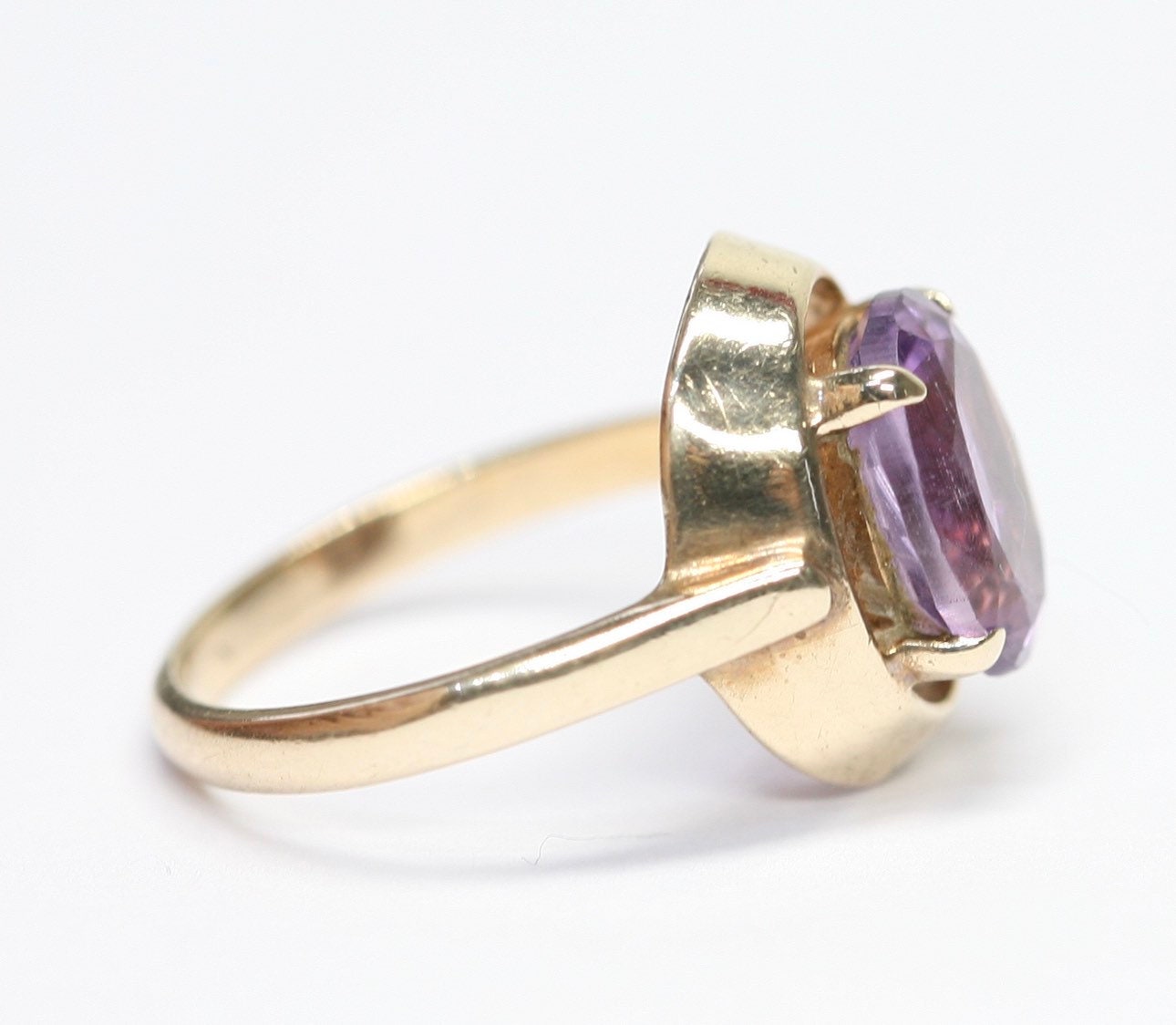 Superb vintage 9ct yellow gold Amethyst ring - fully hallmarked
