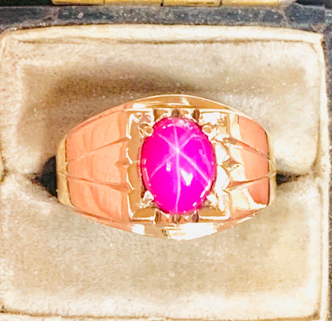 Stunning rare vintage 9ct yellow gold Star Ruby ring - size M / 6 ...