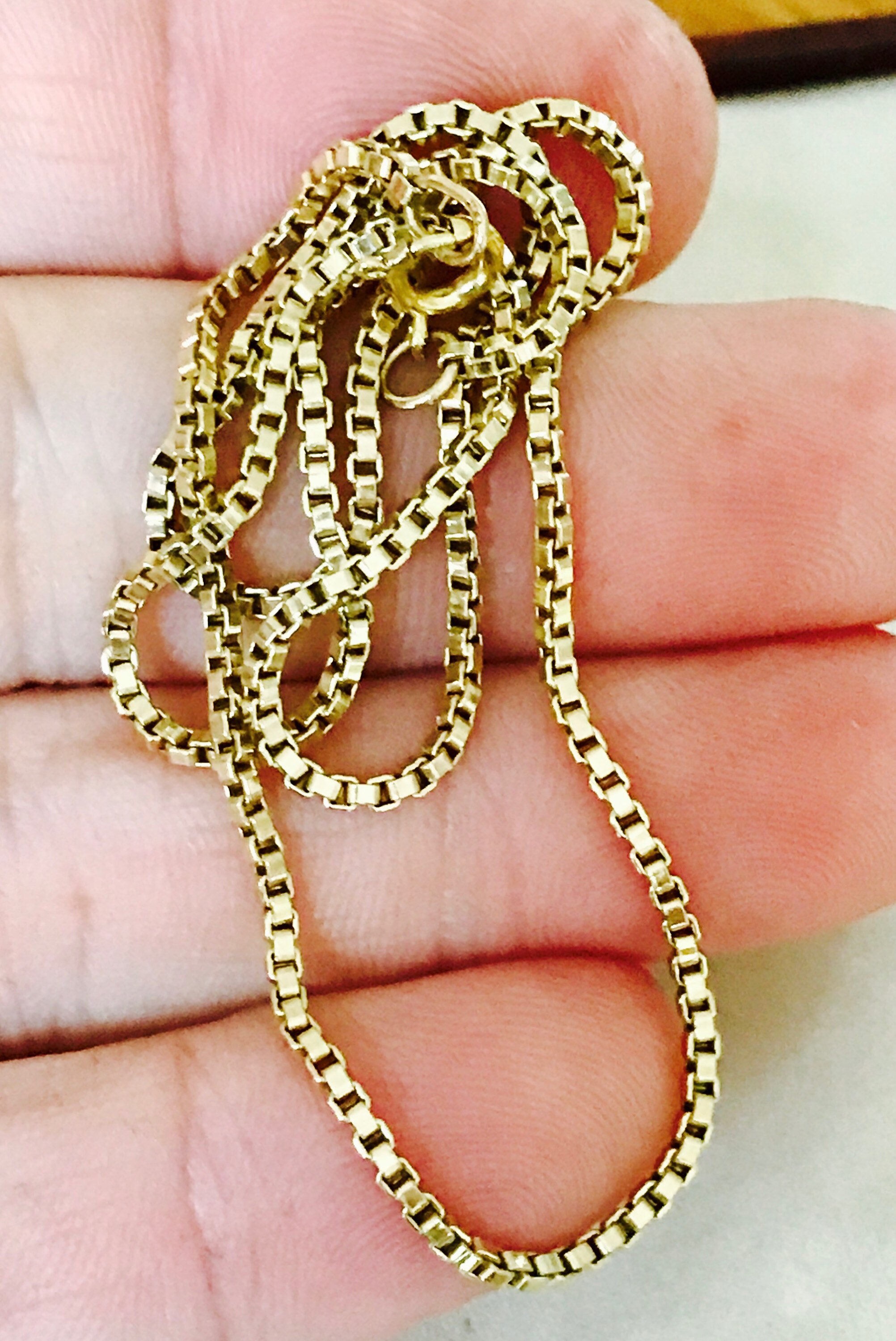 Superb vintage 9ct yellow gold 16 inch box chain - London 1979