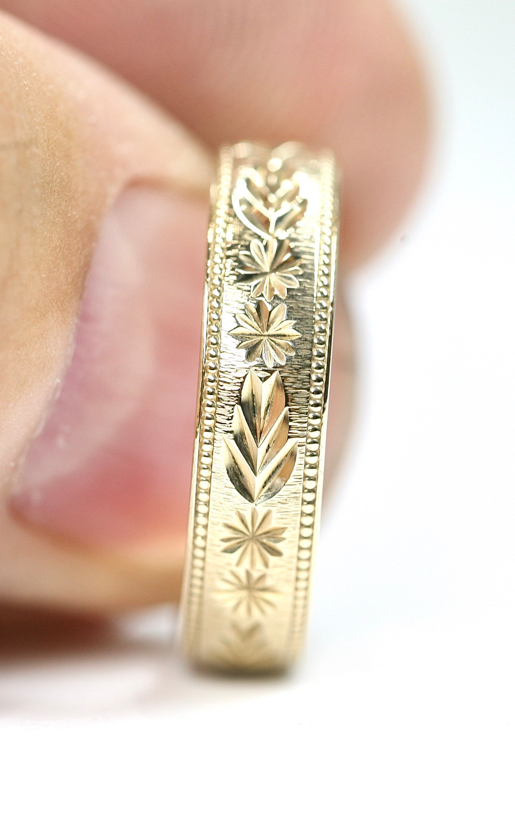Vintage 9ct yellow gold patterned wedding ring - fully hallmarked ...