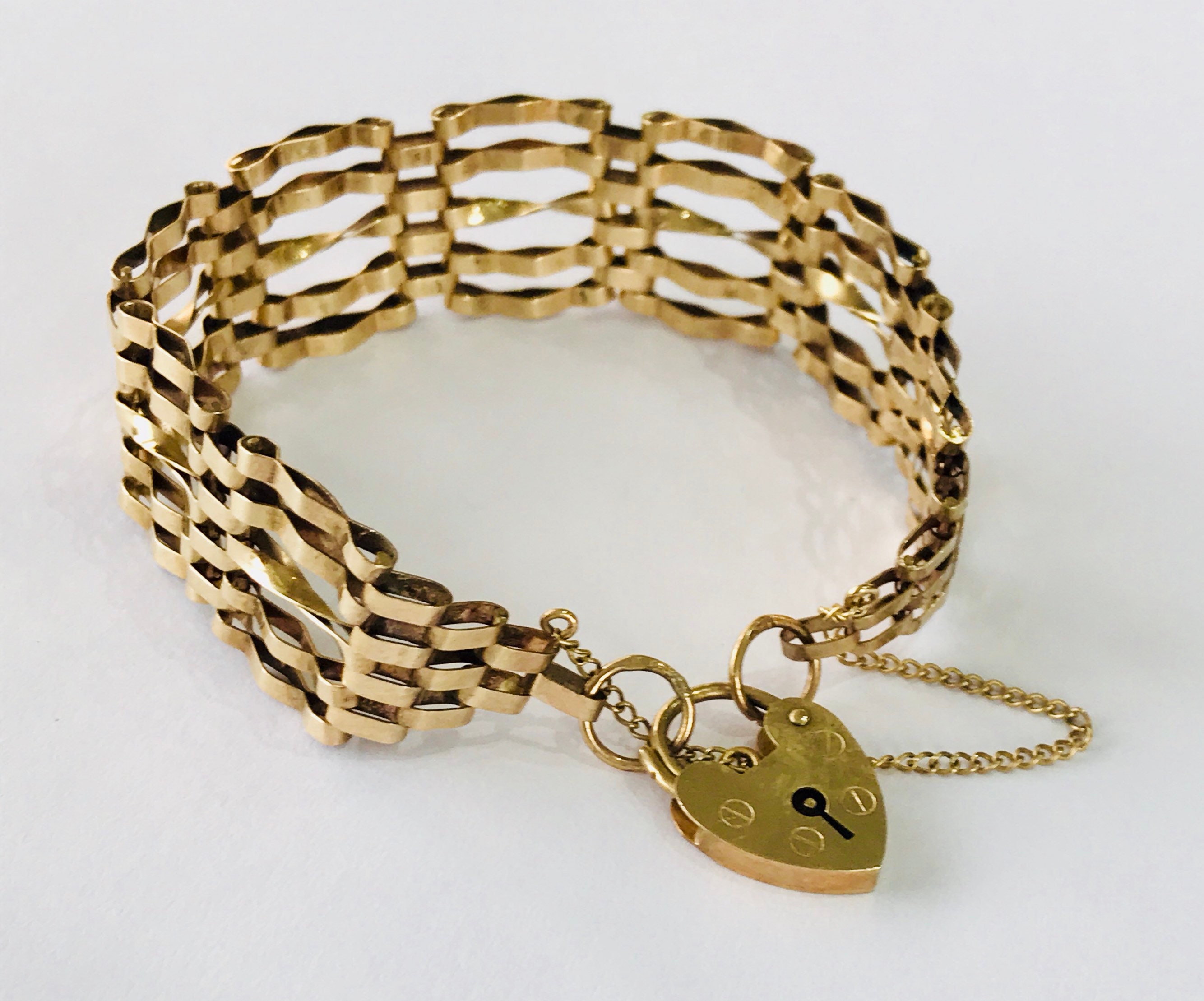 Superb vintage 9ct yellow gold 5 bar gate bracelet - hallmarked London 1979 Superb vintage 9ct yellow gold 5 bar gate bracelet - hallmarked London 1979