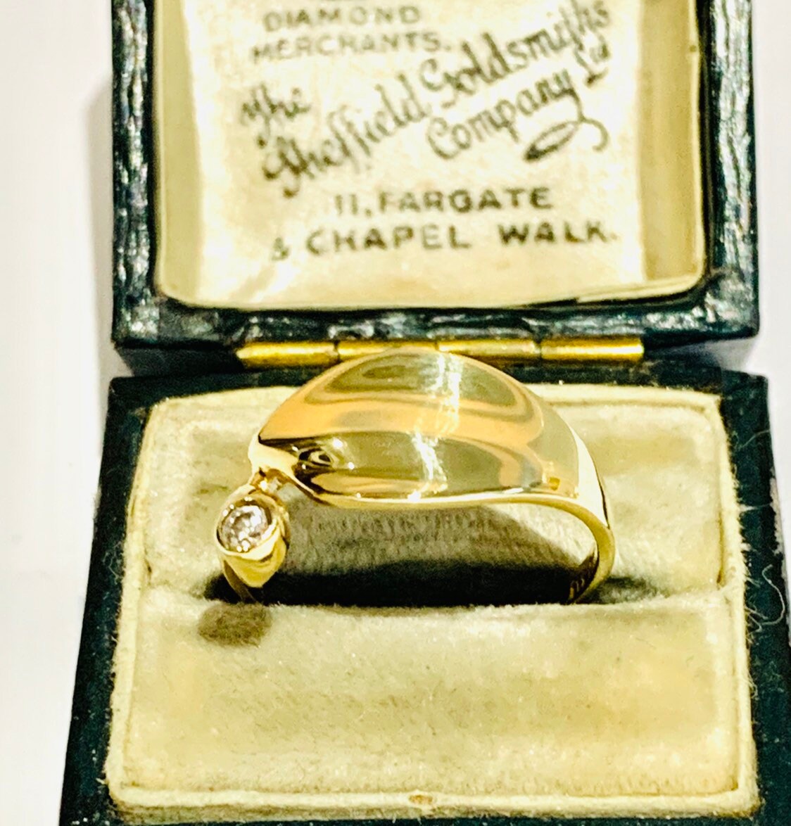 Stunning vintage 8ct gold Cubic Zirconia ring - stamped 333 - size N / 6.5