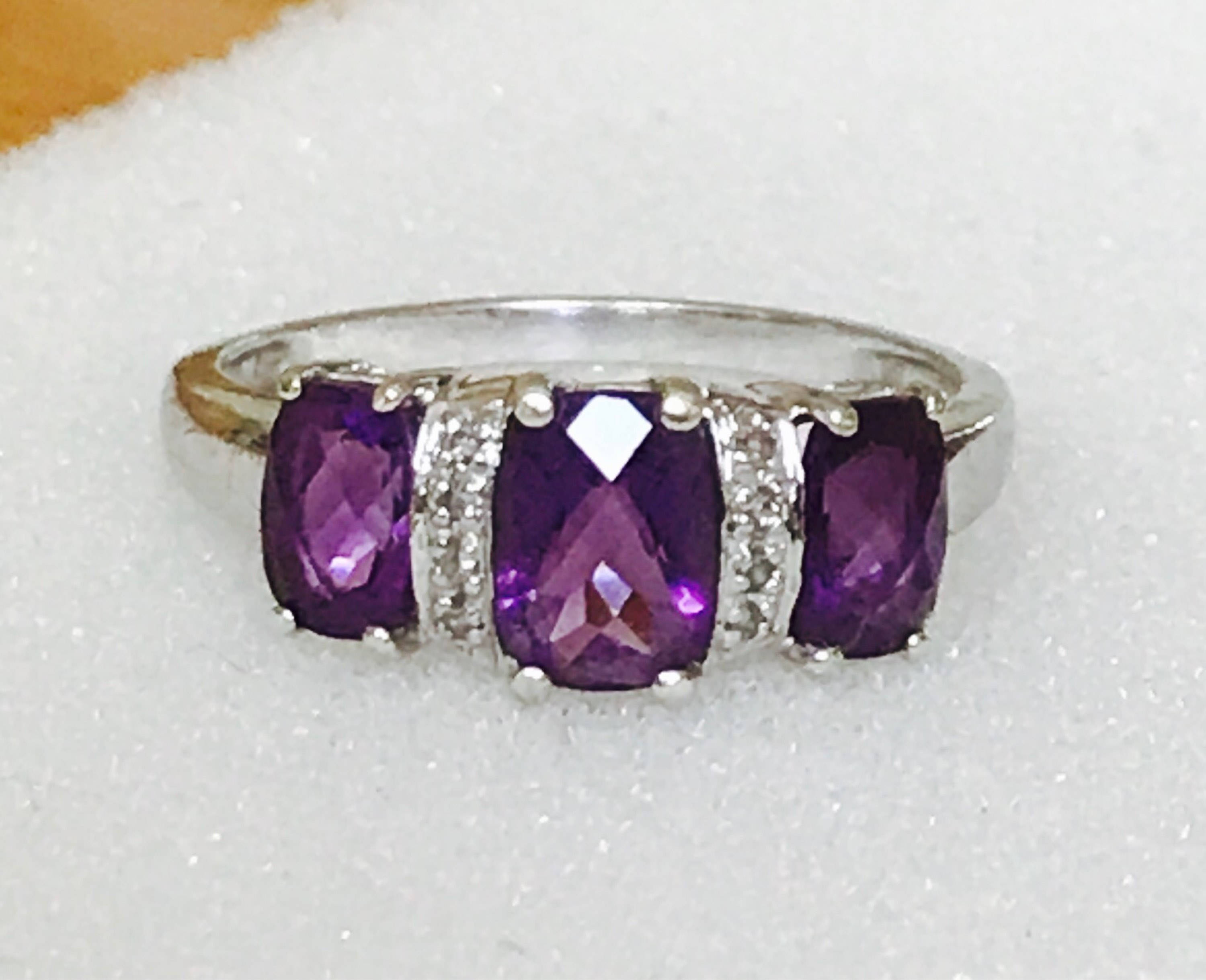 Stunning vintage 9ct white gold faceted Amethyst and Diamond ring