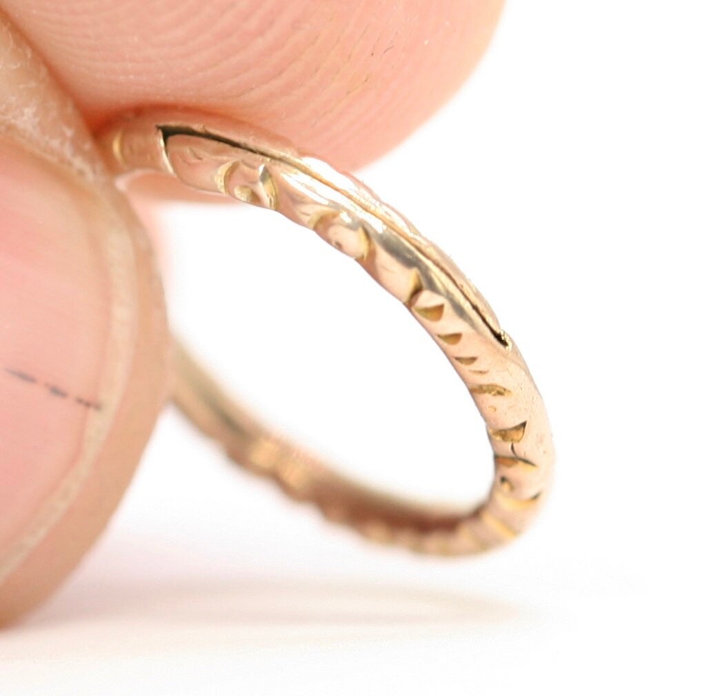 Superb antique Georgian 9ct gold split ring