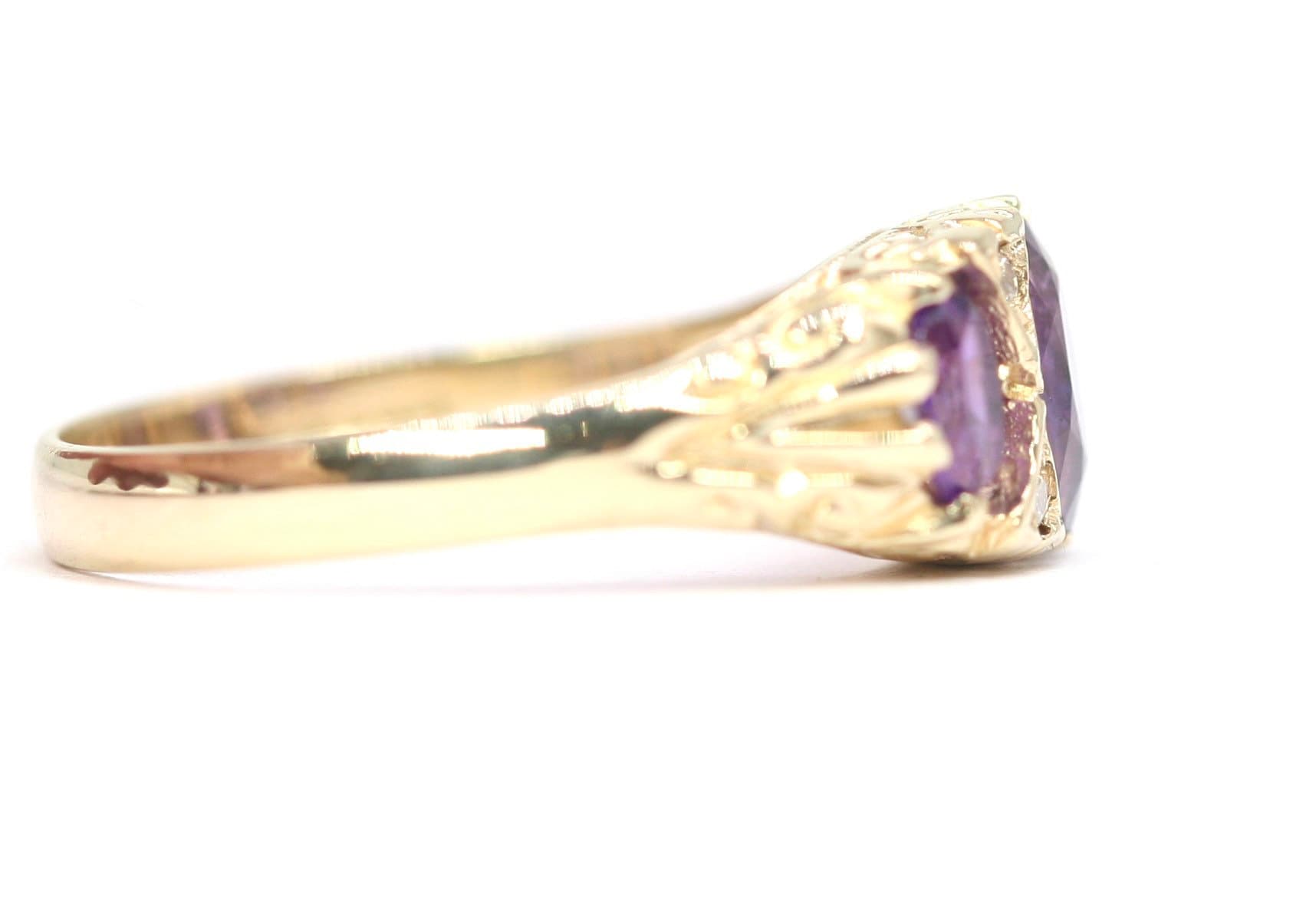 Stunning vintage 9ct gold Amethyst and Diamond ring - fully hallmarked - size P or US 7 1/2