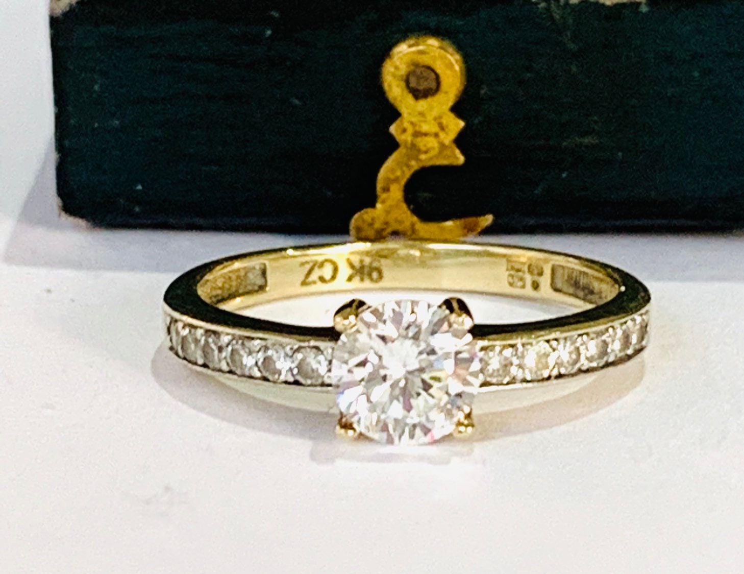 Stunning sparkling vintage 9ct yellow gold Cubic Zirconia ring - fully ...
