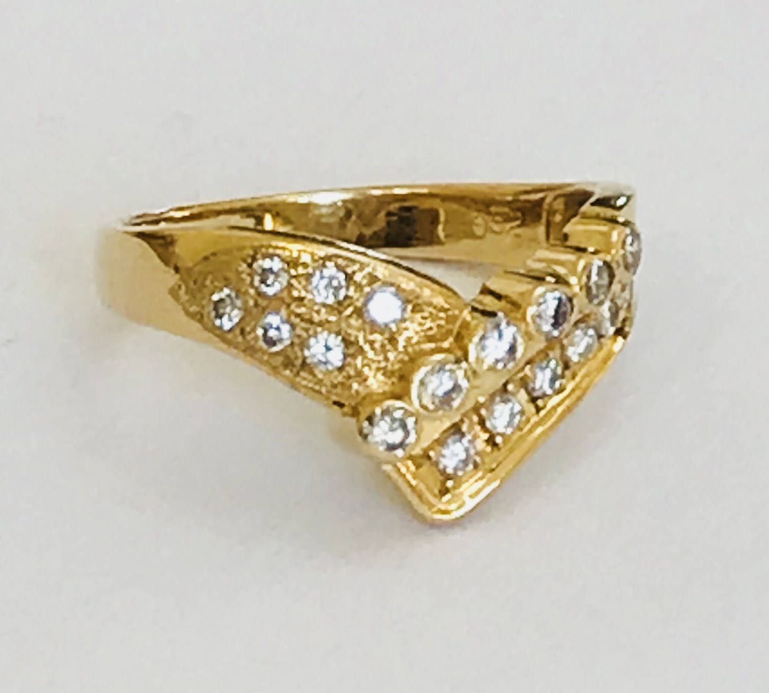 Stunning vintage 18ct gold Diamond wishbone ring - 0.32TCW ***Reserved***