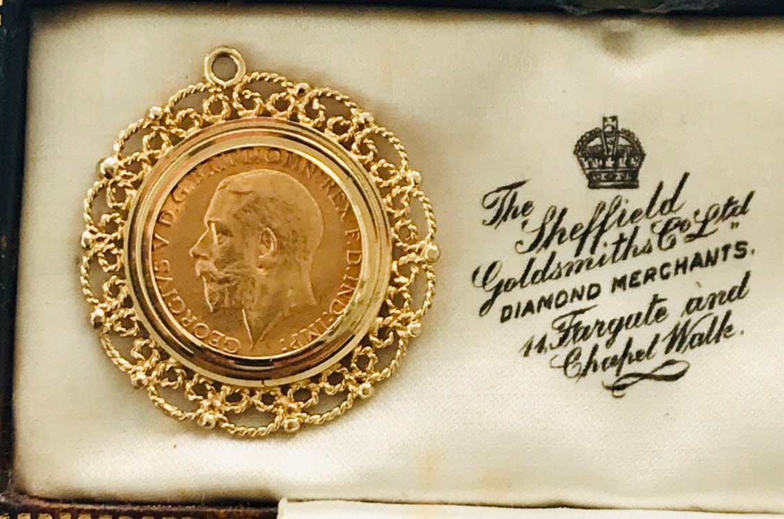 Stunning vintage 9ct gold half Sovereign mount / pendant - fully ...