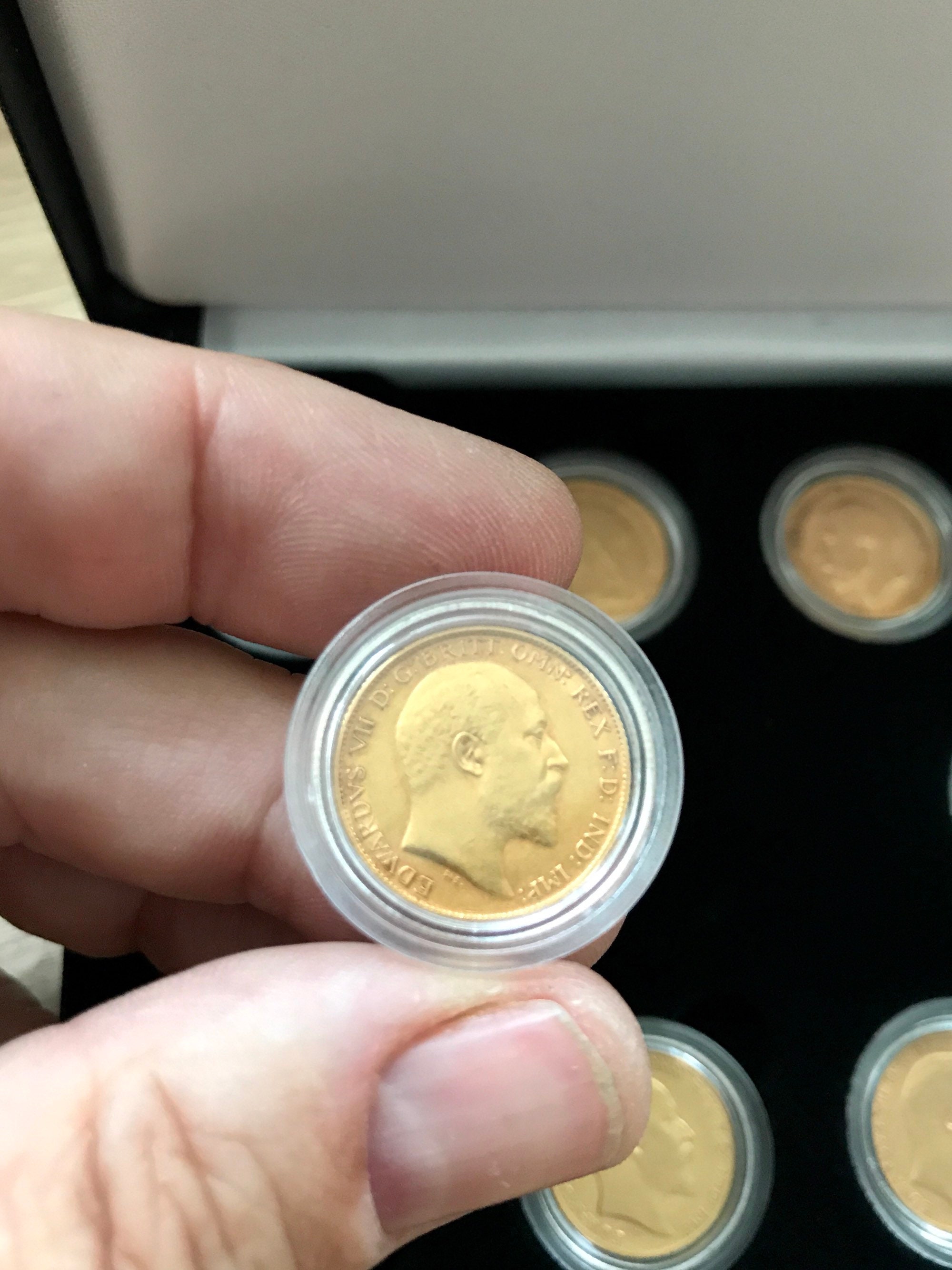 Superb cased set of 10 antique 22ct gold half Sovereigns