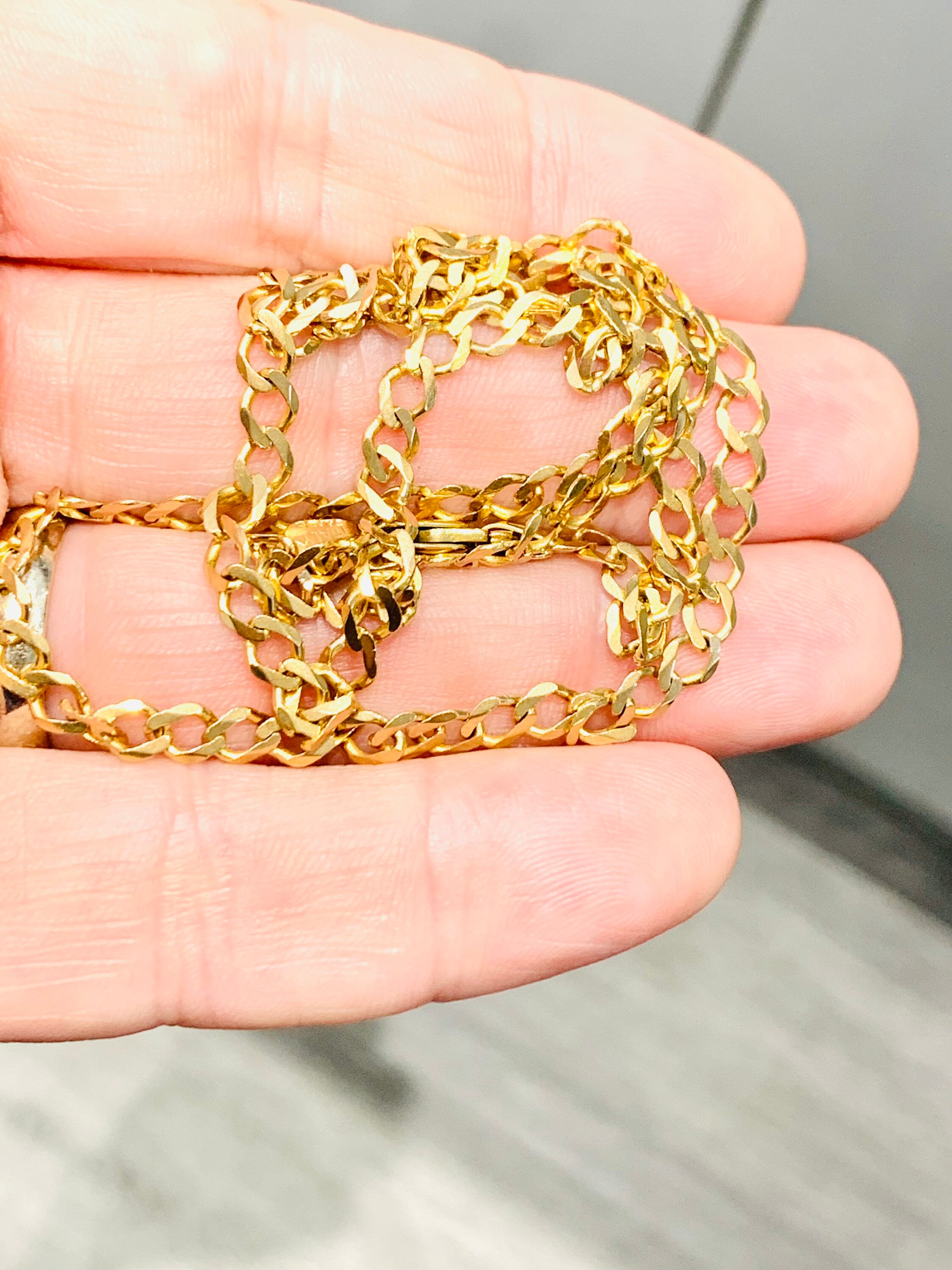 Reserved for Melanie- awaiting deposit ****Superb vintage 9ct yellow ...