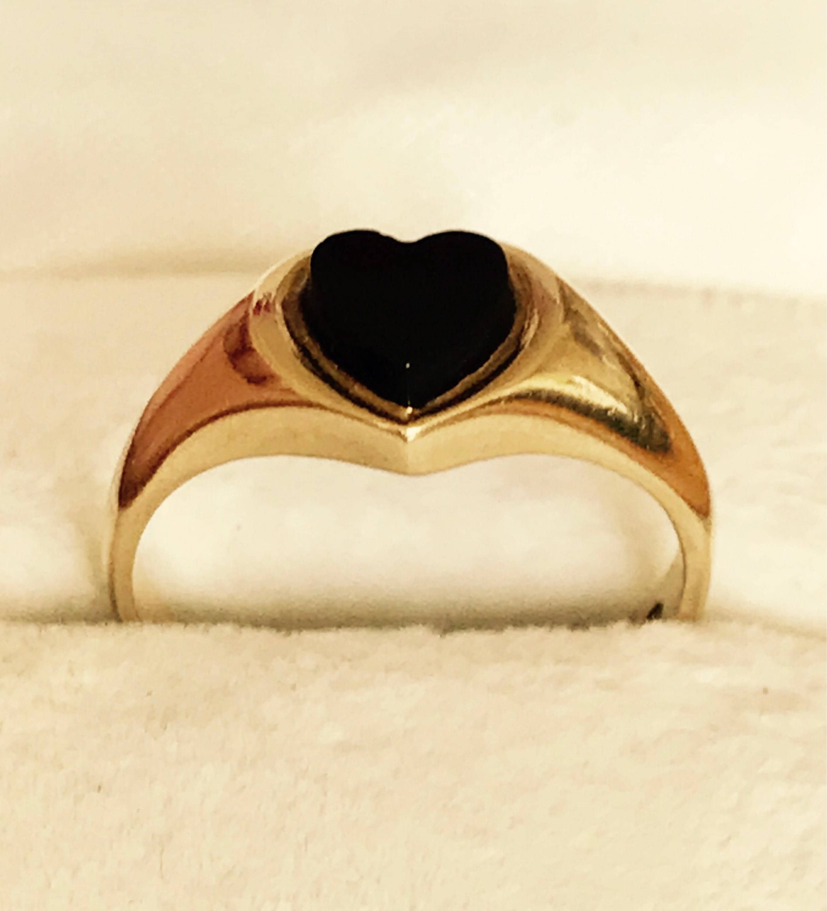 SALE*** Vintage 9ct gold onyx heart ladies signet ring - 1977