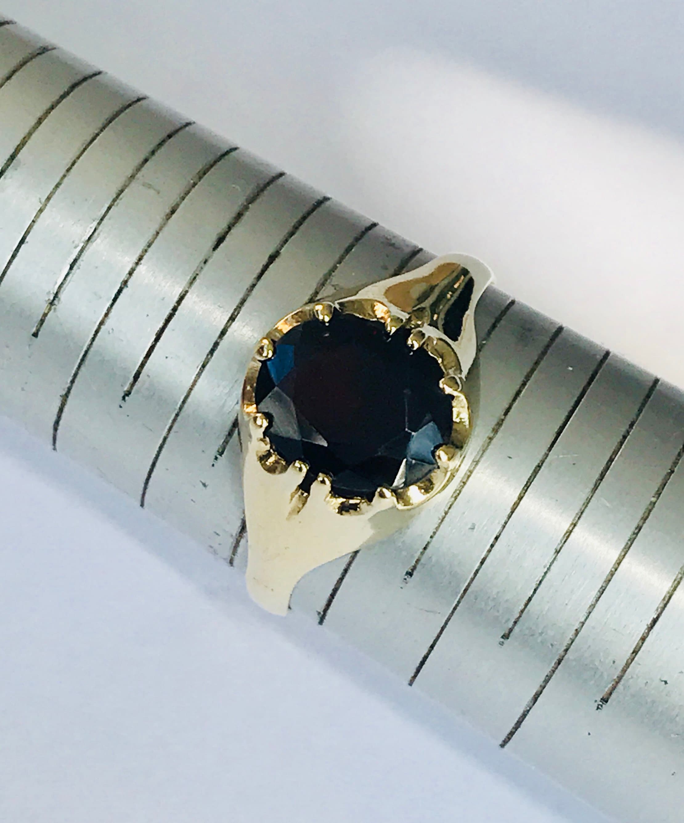 Stunning vintage 9ct yellow gold Men's Garnet gypsy ring - fully hallmarked