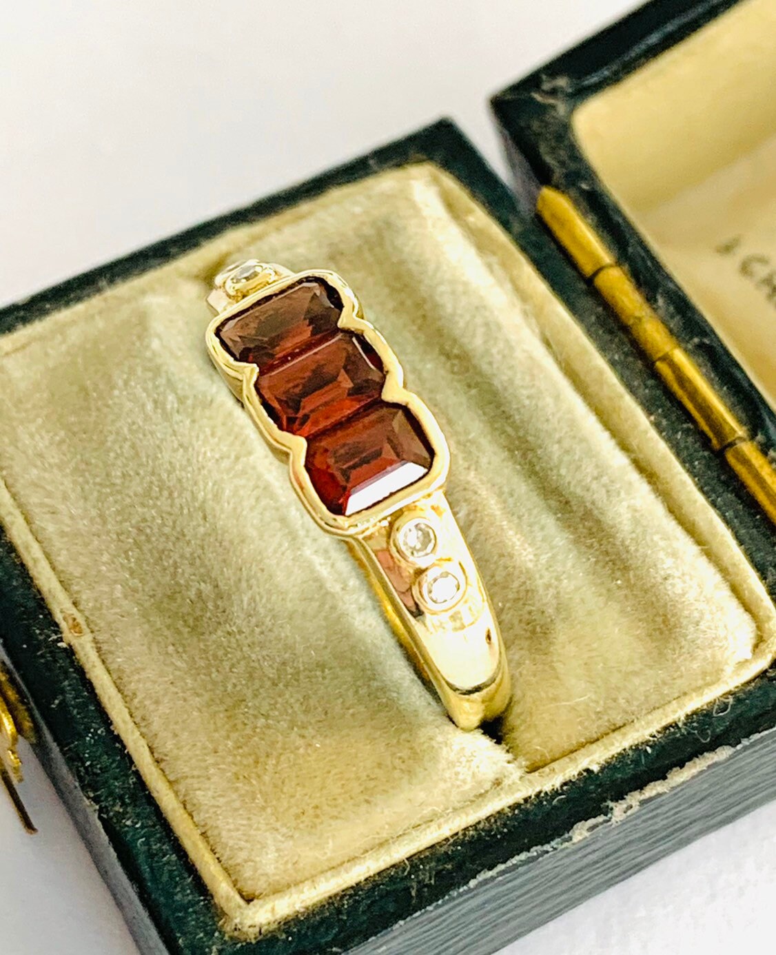 Stunning vintage 9ct yellow gold Almandine Garnet and Diamond ring ...