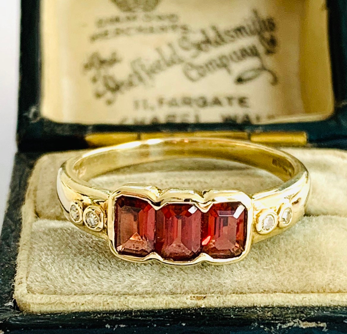 Stunning vintage 9ct yellow gold Almandine Garnet and Diamond ring ...