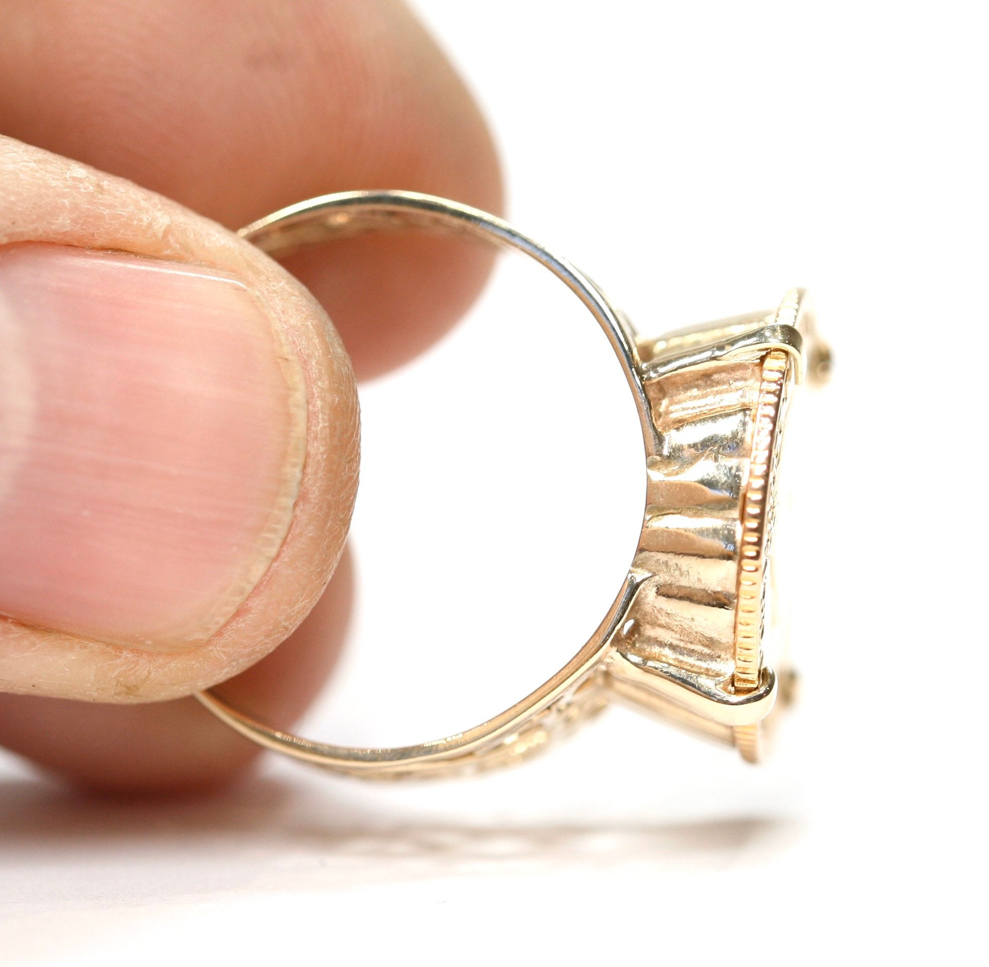 Superb antique 22ct gold Victorian 1/2 Sovereign ring - fully ...