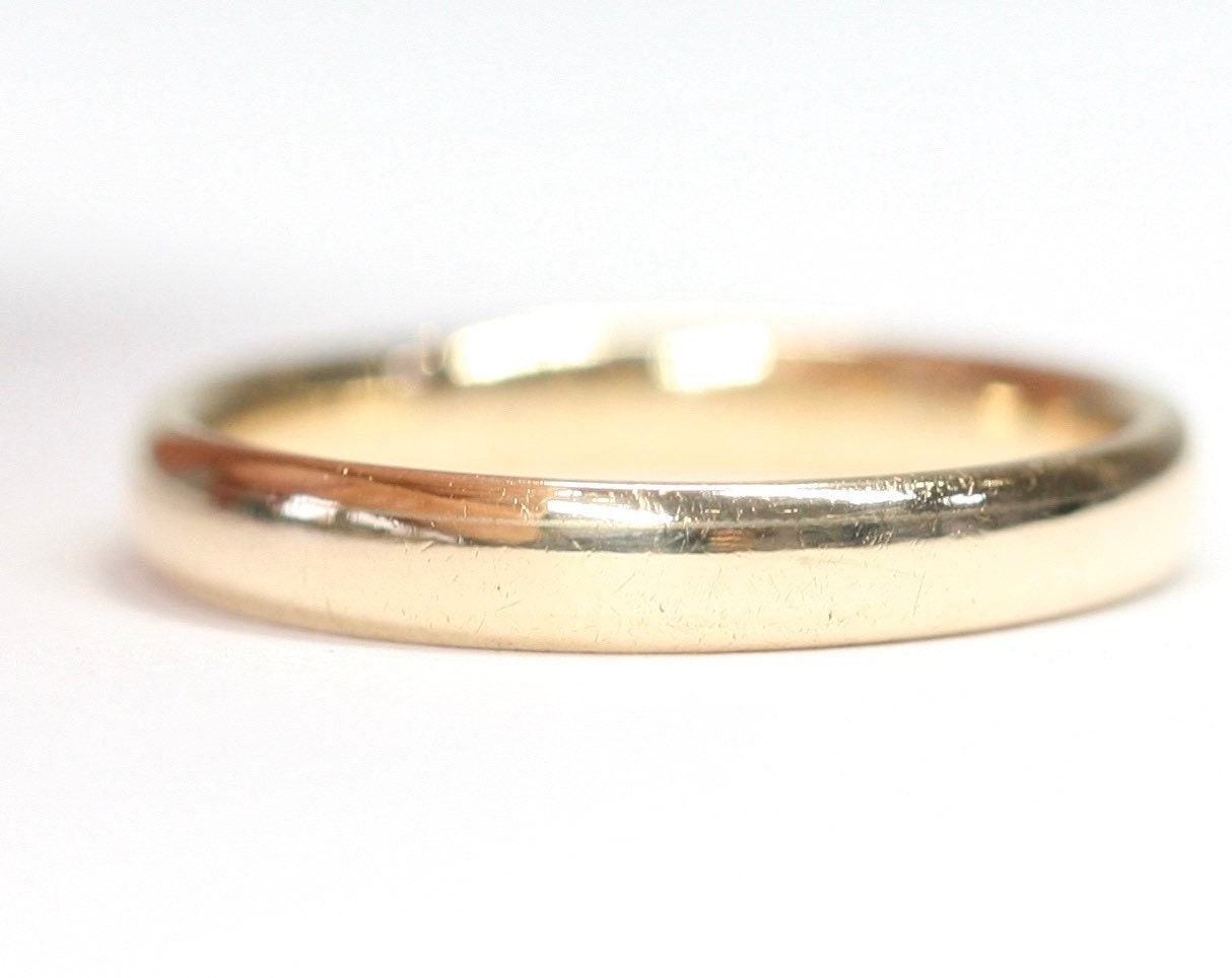Vintage 9ct yellow gold wedding ring with WW2 Utility mark - hallmarked ...