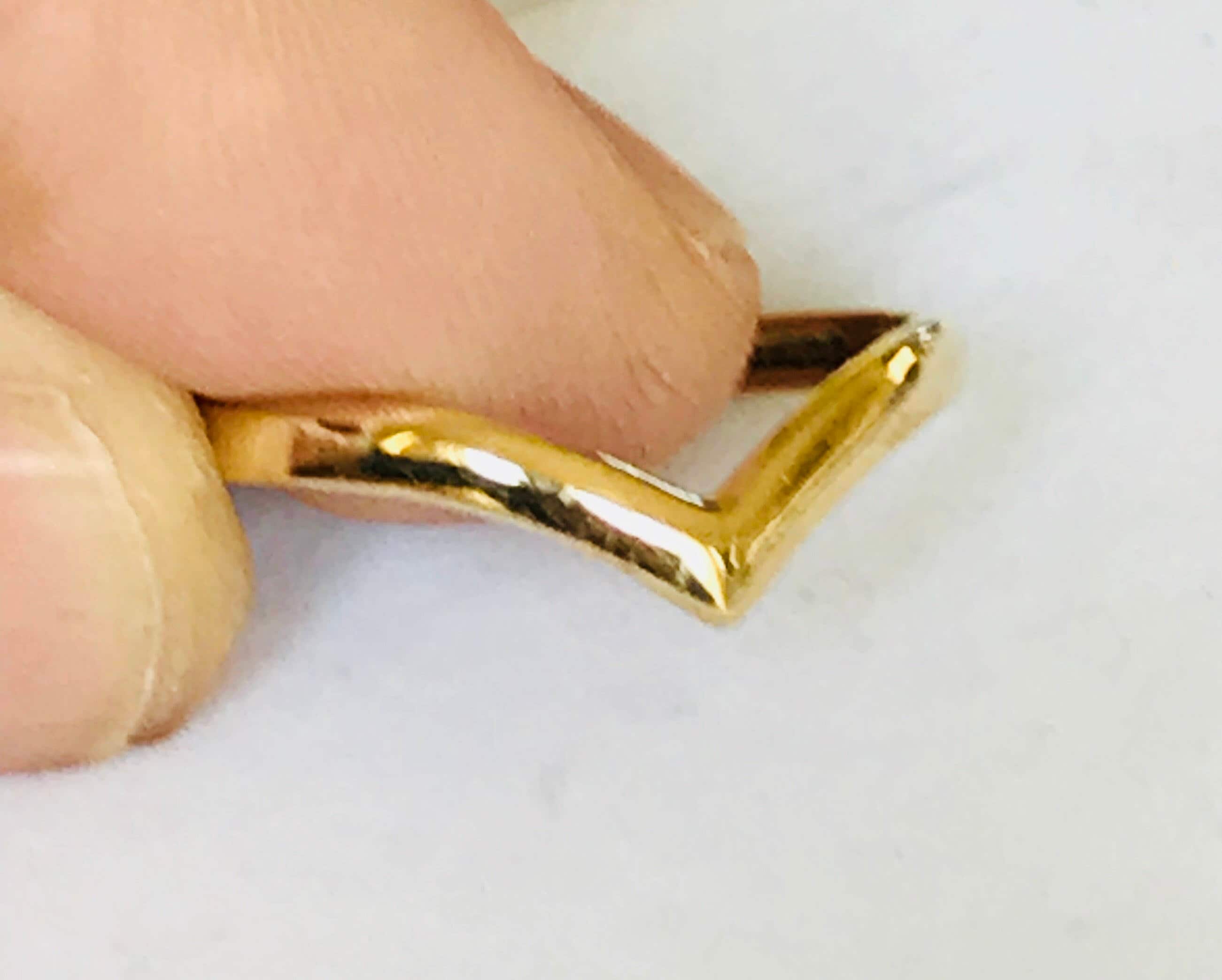 Lovely vintage 9ct yellow gold wishbone ring - fully hallmarked