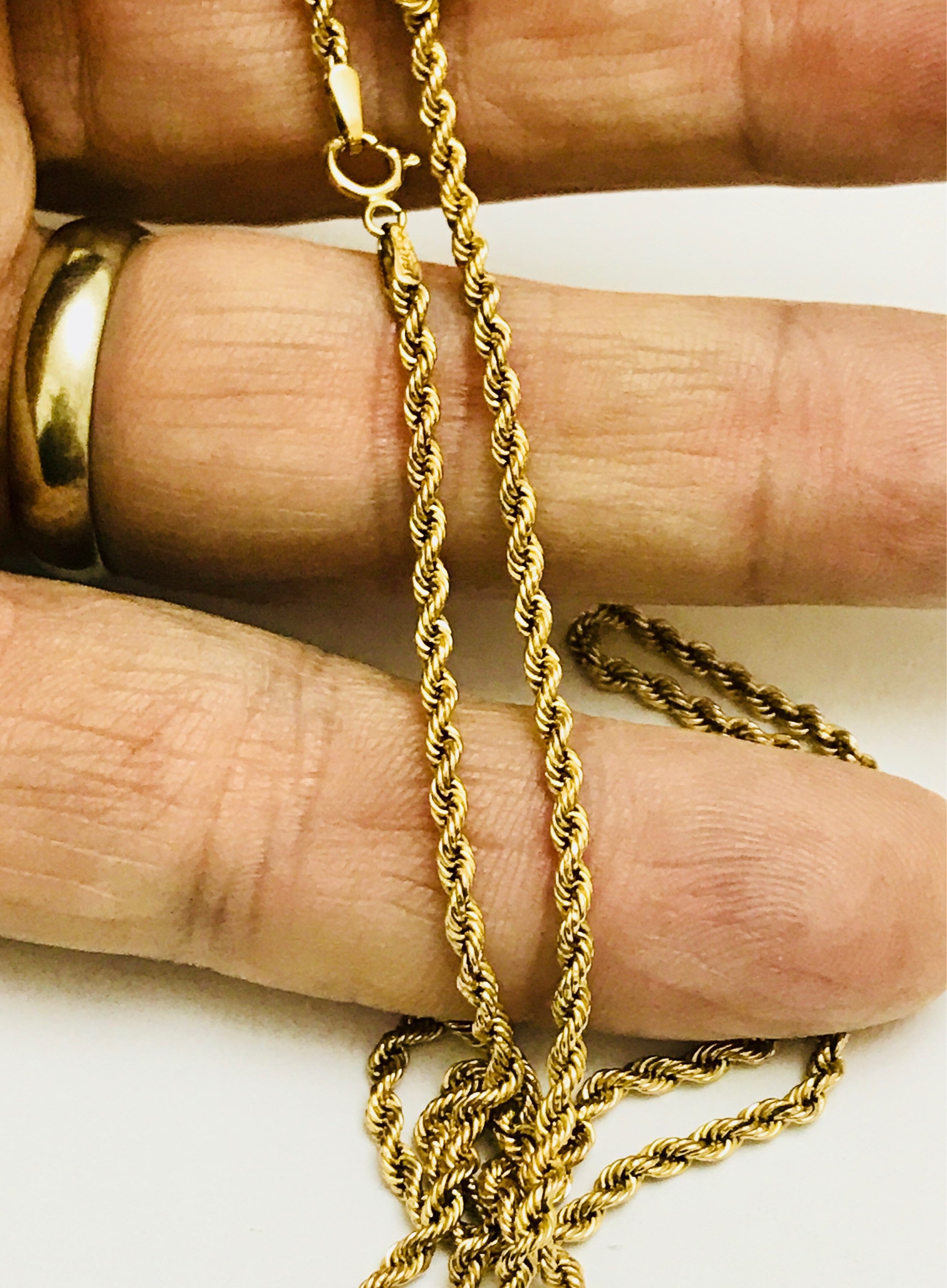 Lovely vintage 9ct yellow gold 21 inch Rope chain - fully hallmarked