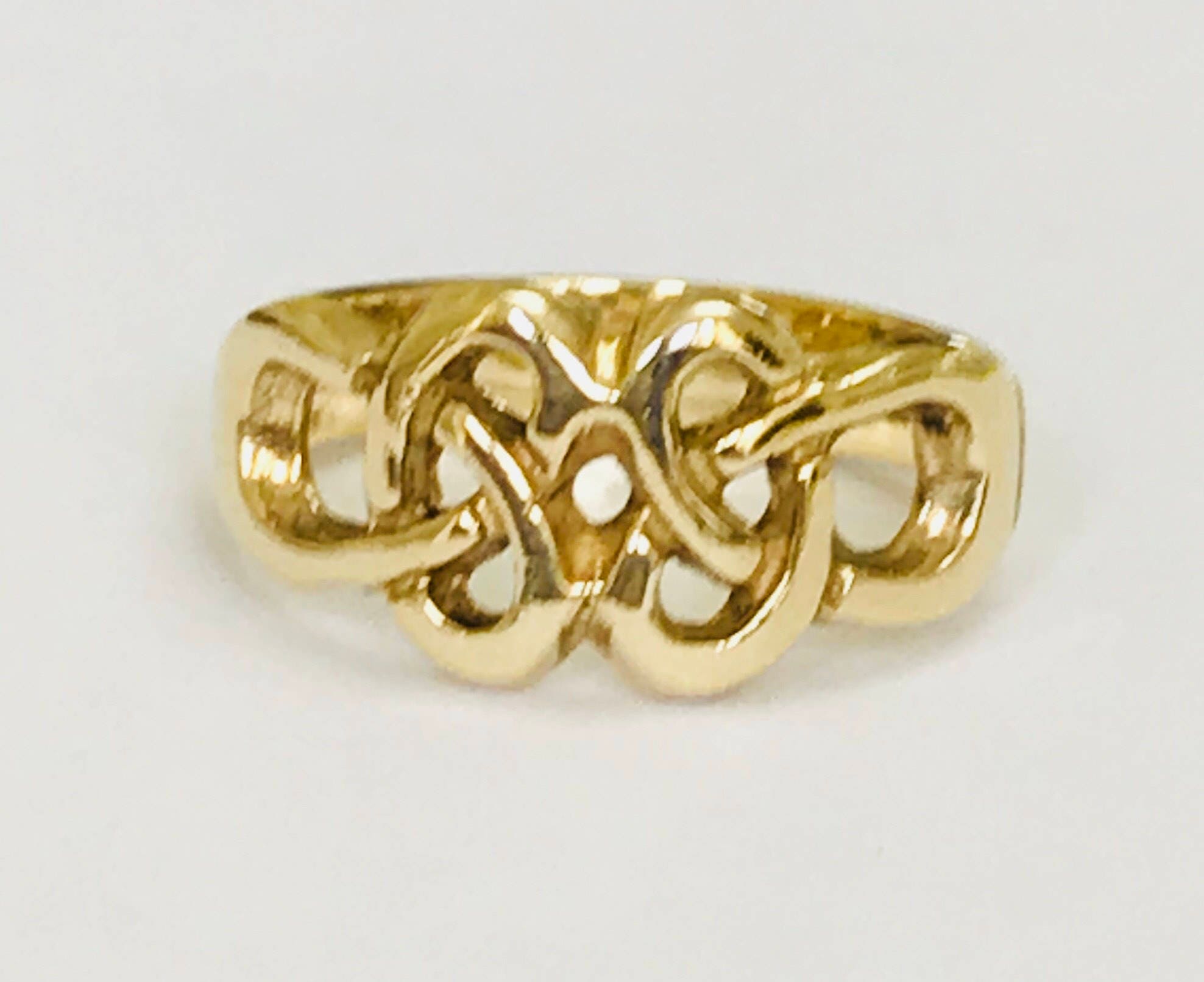 Superb vintage 9ct gold Celtic pattern ring - fully hallmarked