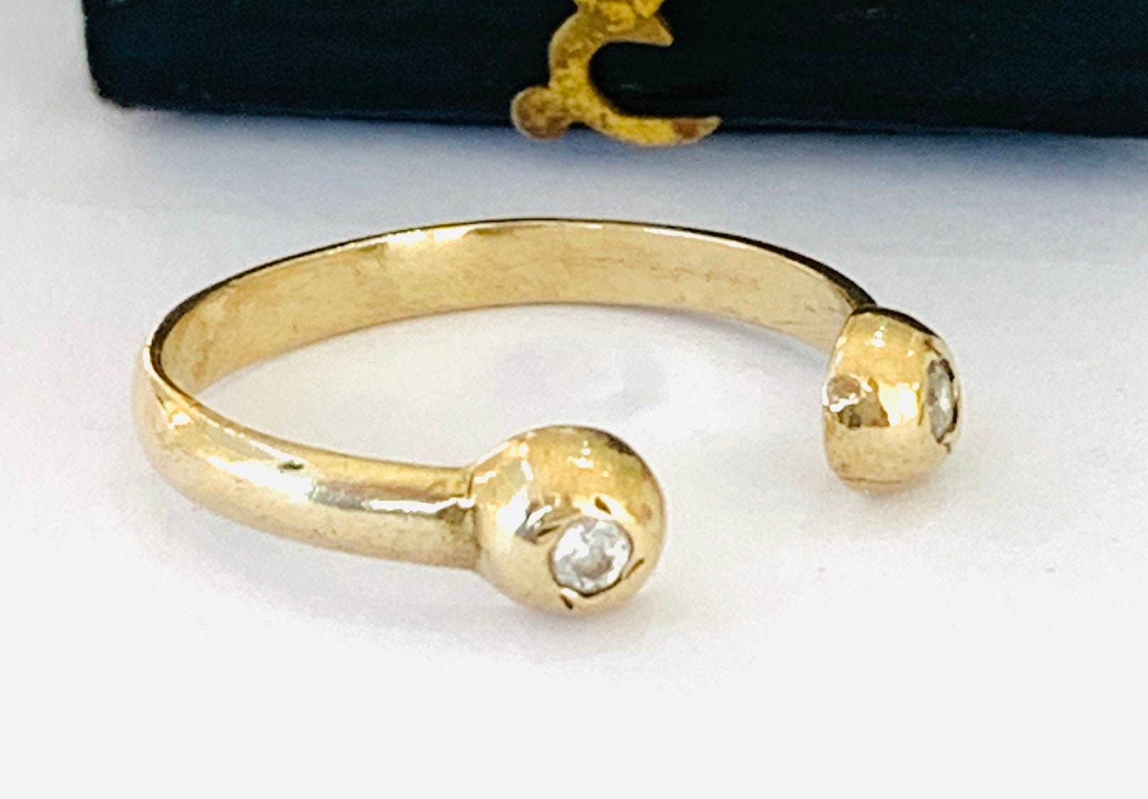 Vintage 9ct gold torque ring with Cubic Zirconia - fully hallmarked ...
