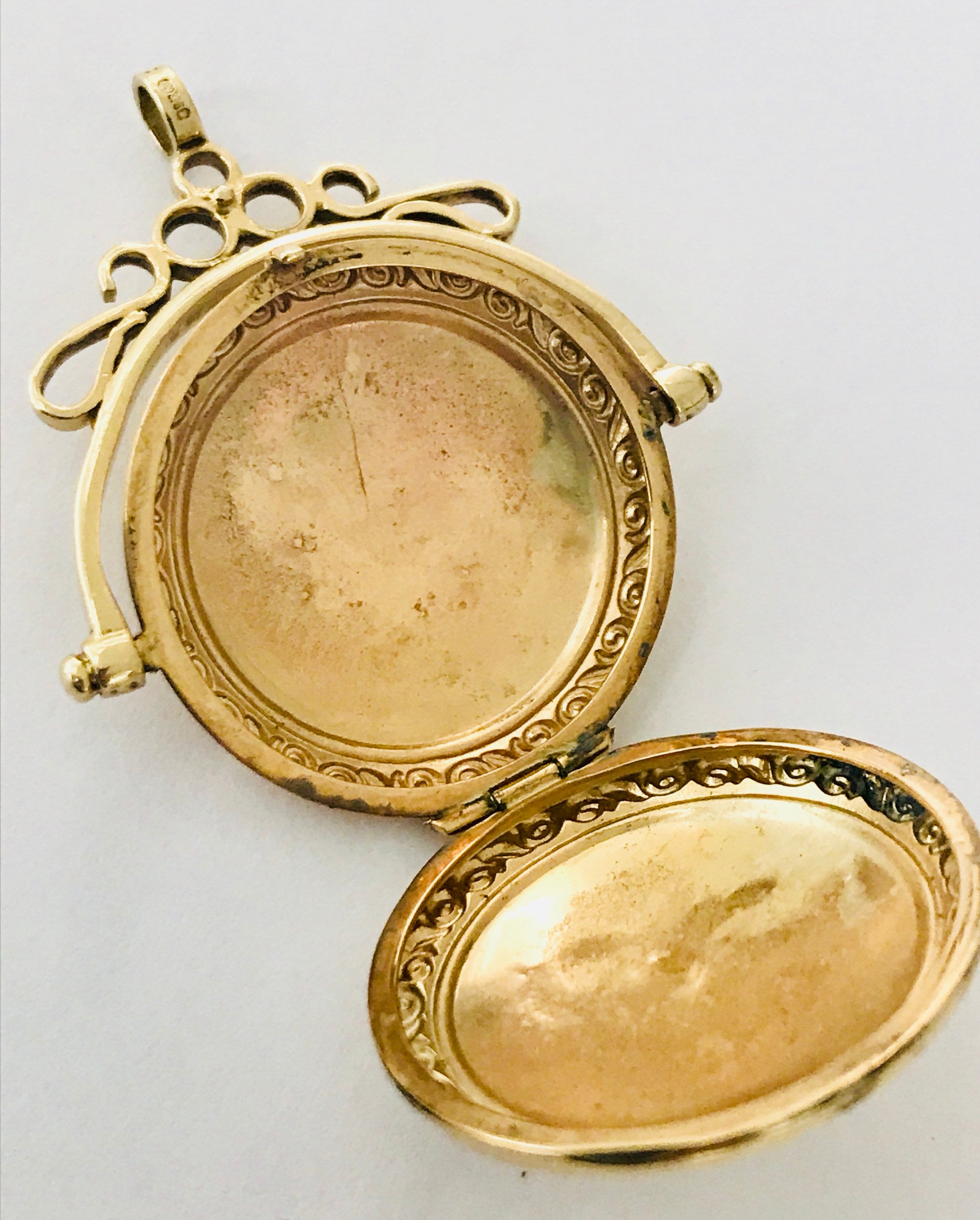 Stunning vintage 9ct yellow gold double photograph spinning locket ...