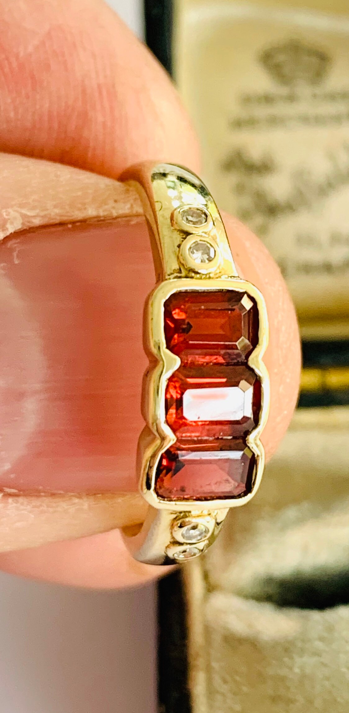 Stunning vintage 9ct yellow gold Almandine Garnet and Diamond ring ...