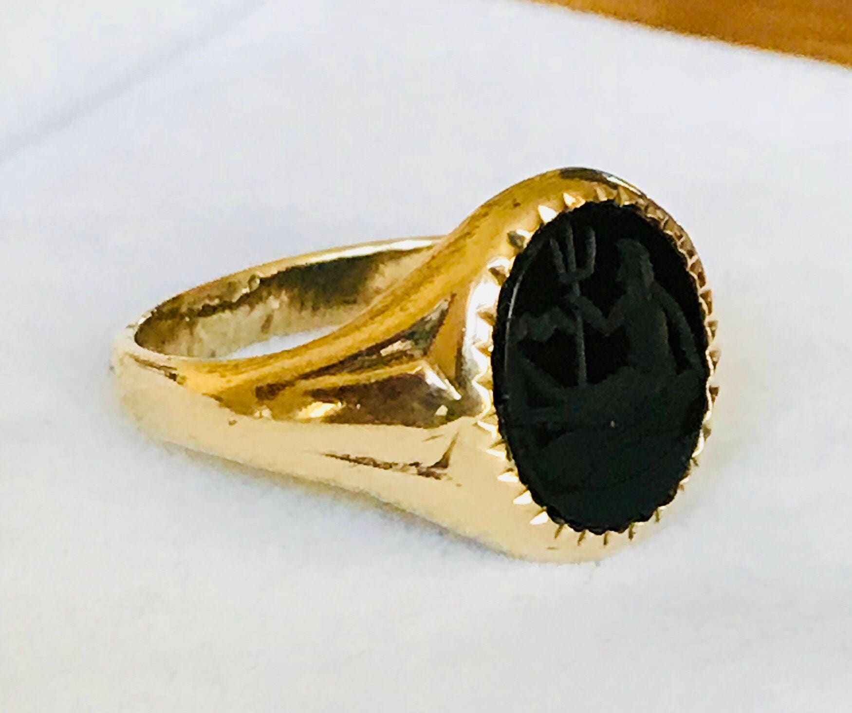 Unusual vintage 9ct yellow gold signet ring with Neptune intaglio ...