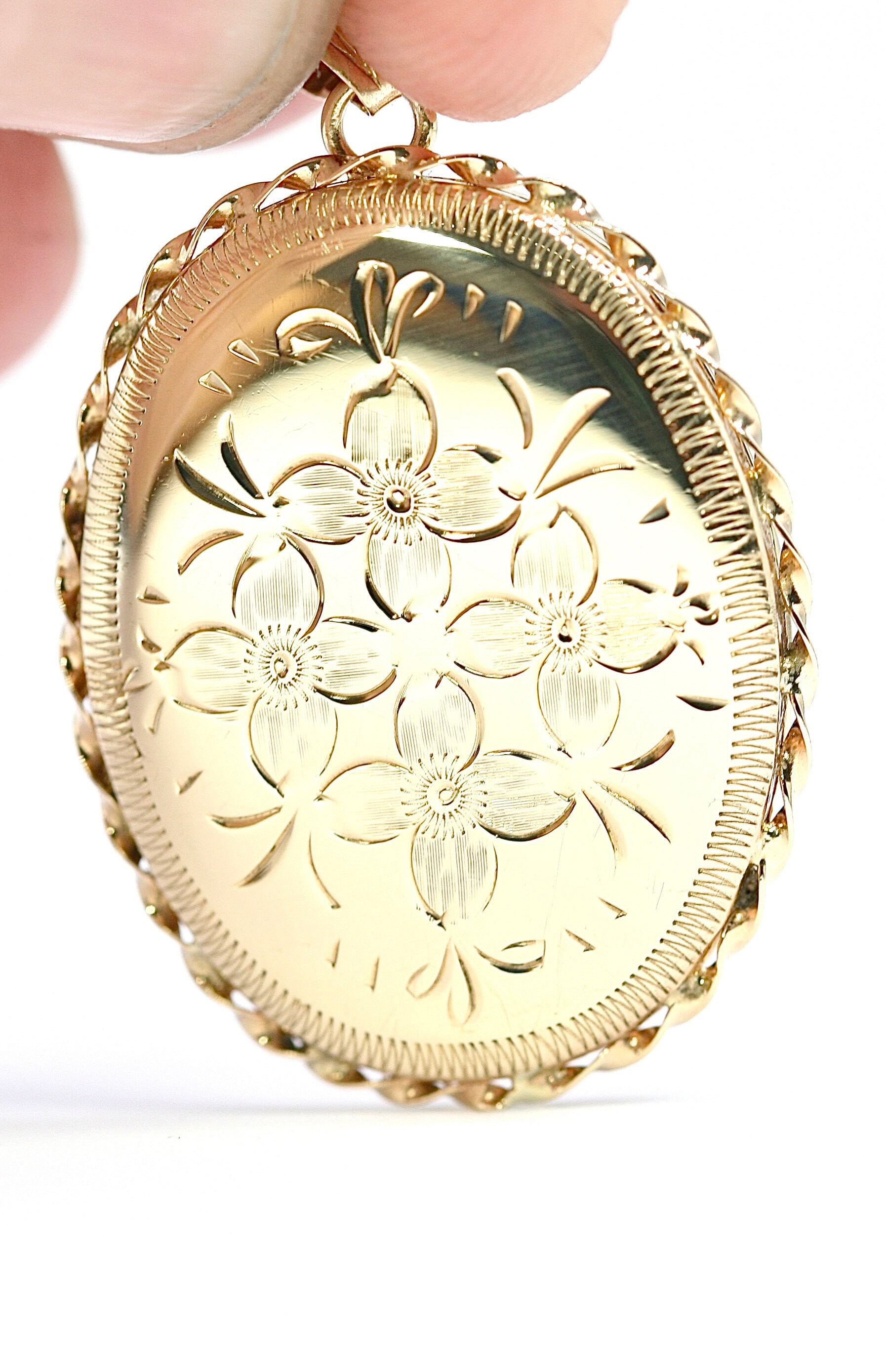 Stunning large, heavy vintage 9ct gold engraved double photograph ...