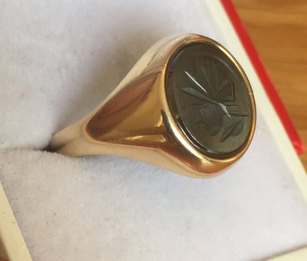 Superb vintage 9ct yellow gold men's Centurion signet ring - 1975