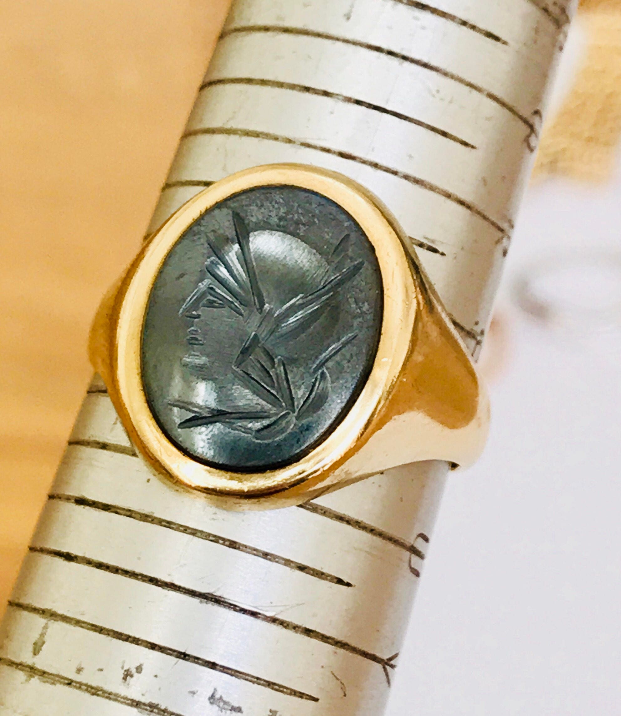 Stunning vintage 9ct yellow gold Centurion carved hematite ring ...