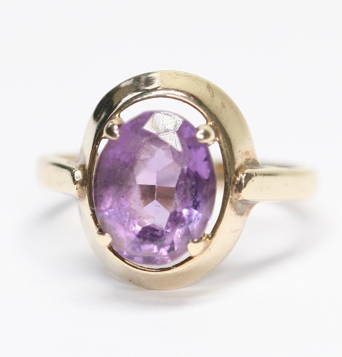 Superb vintage 9ct yellow gold Amethyst ring - fully hallmarked