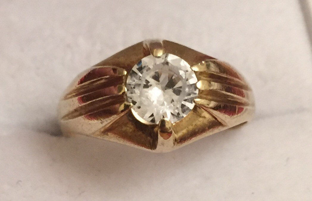 Vintage 9ct vintage gypsy ring with white sapphire - 1968