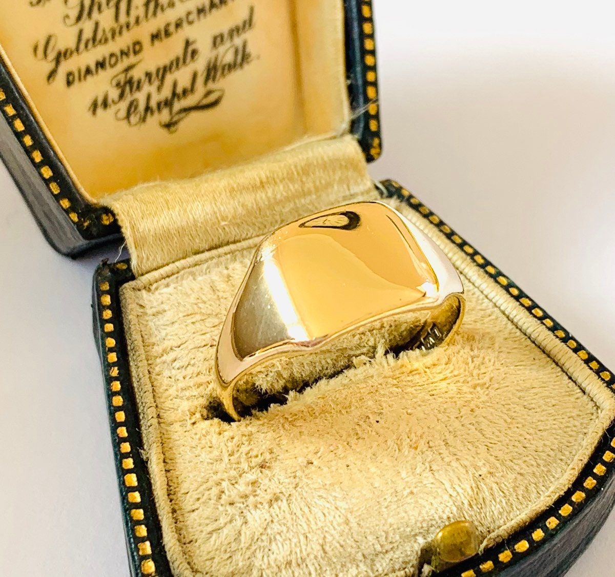 Superb vintage 9ct yellow gold Signet ring - hallmarked Birmingham 1964