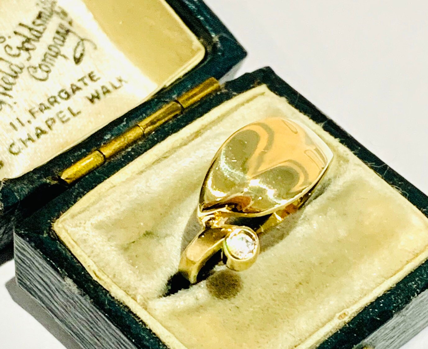 Stunning vintage 8ct gold Cubic Zirconia ring - stamped 333 - size N / 6.5