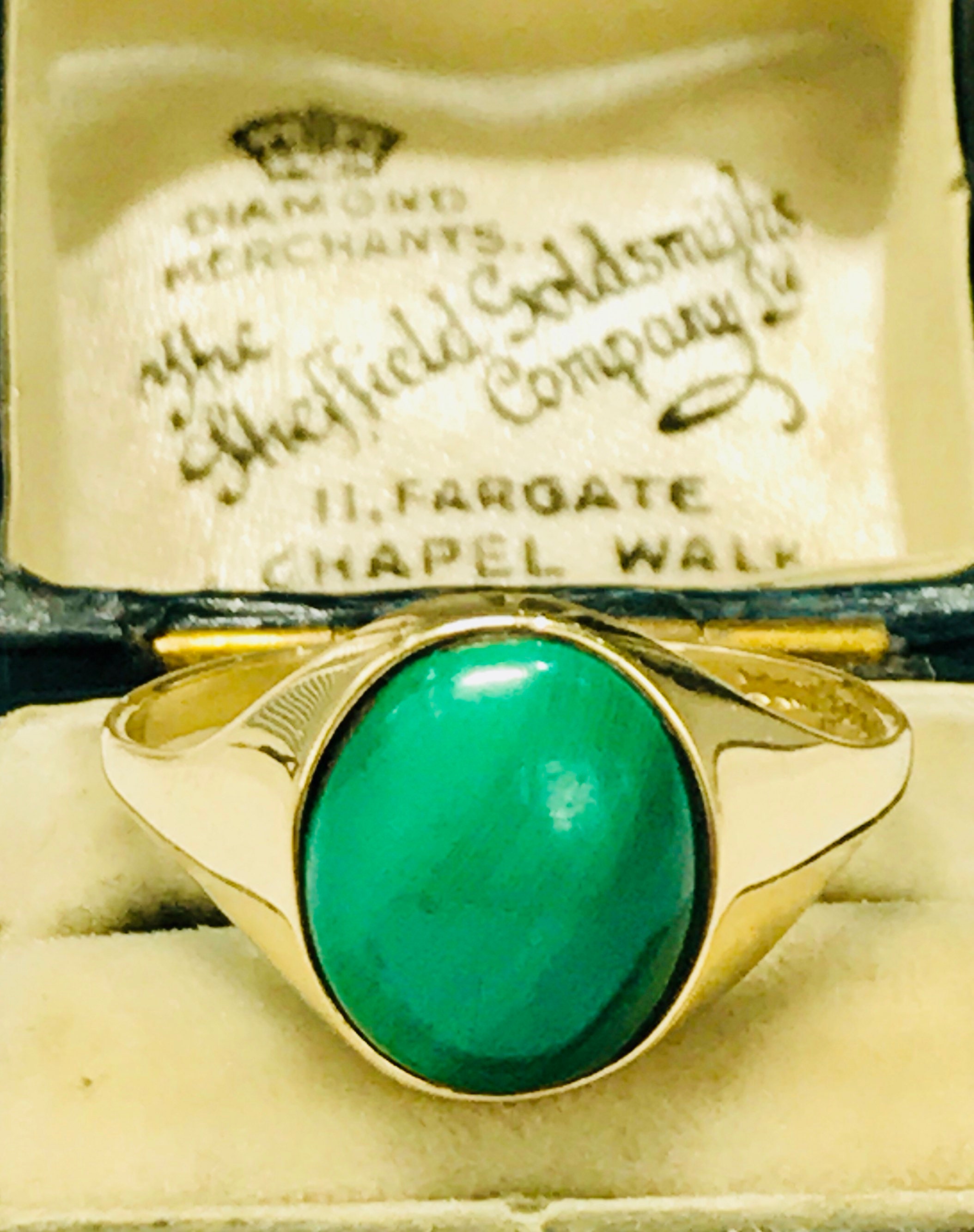 Stunning vintage Men's 9ct gold Green Agate signet ring - fully hallmarked