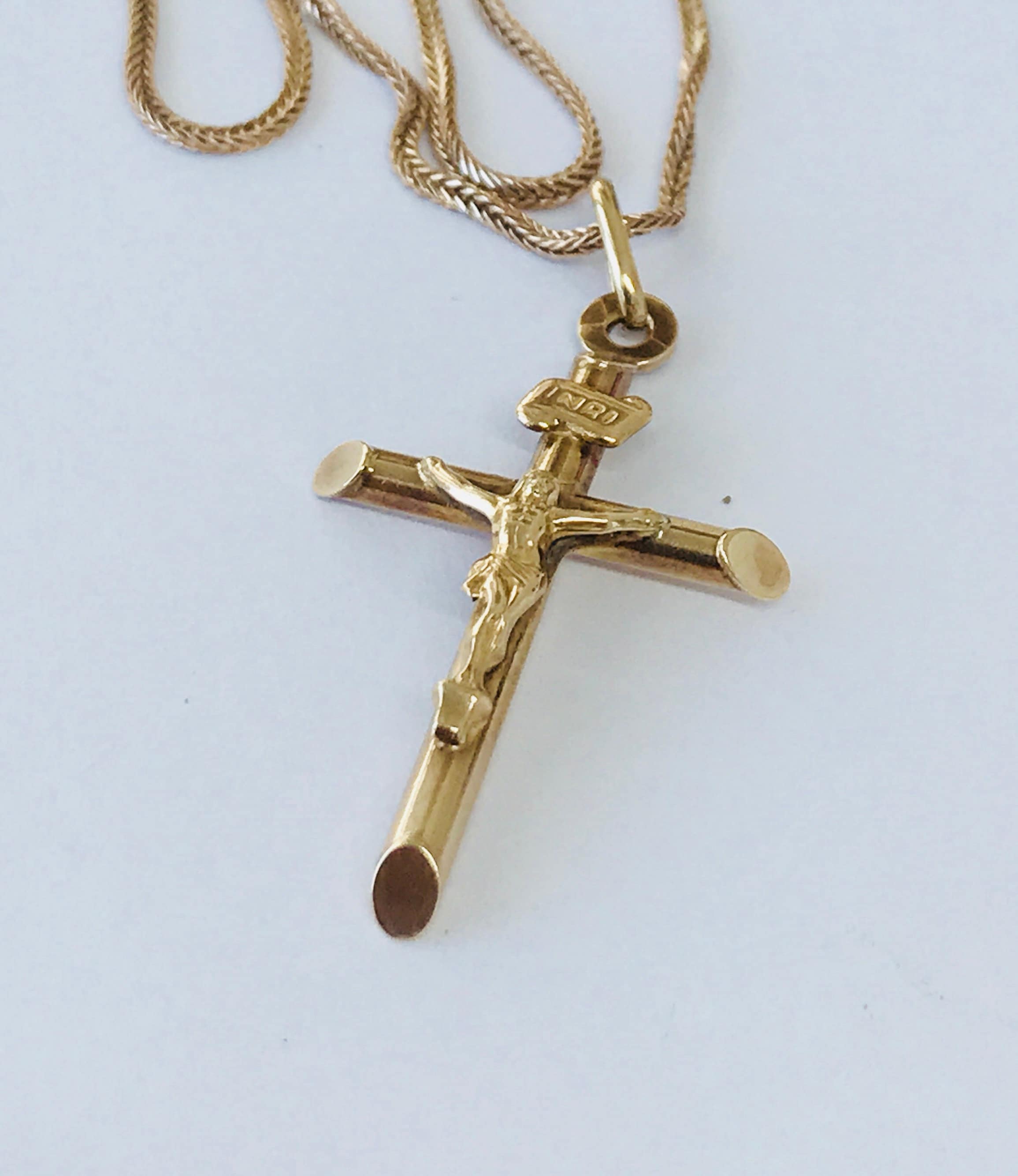 Vintage 9ct yellow gold Crucifix - fully hallmarked