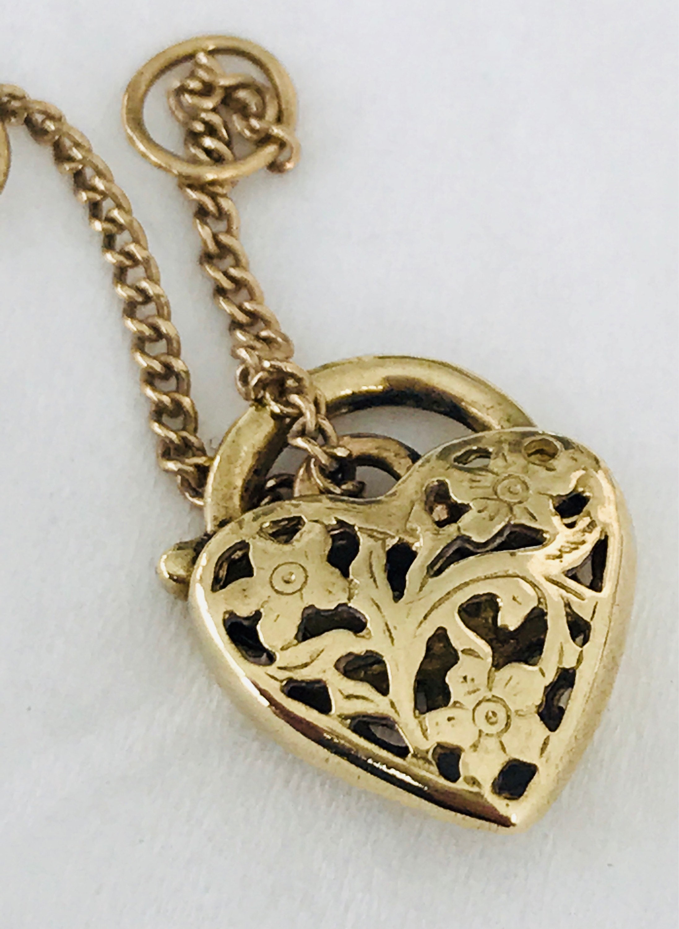 Superb vintage 9ct yellow fancy padlock & safety chain