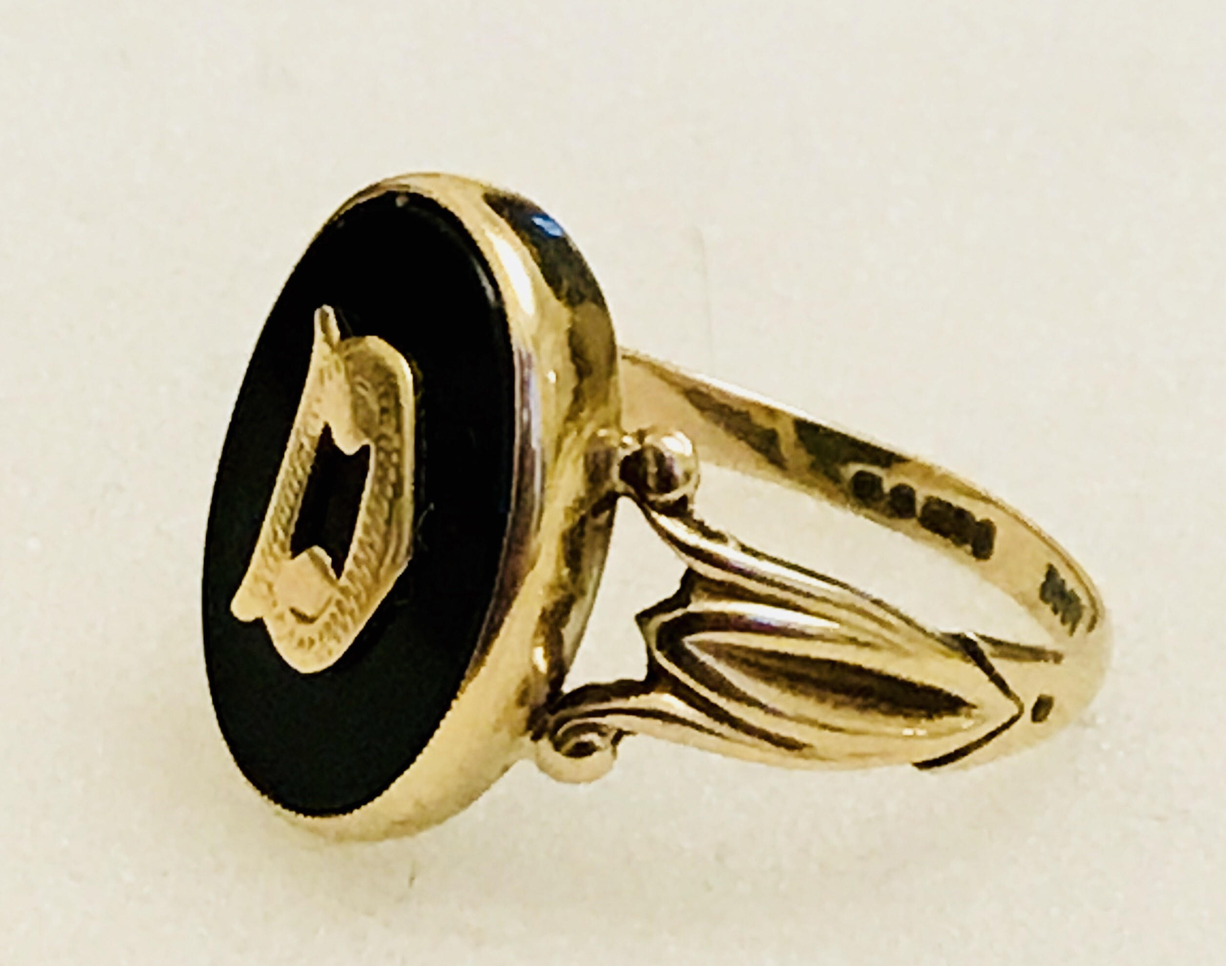 Superb vintage 9ct yellow gold D initial signet ring - London 1955