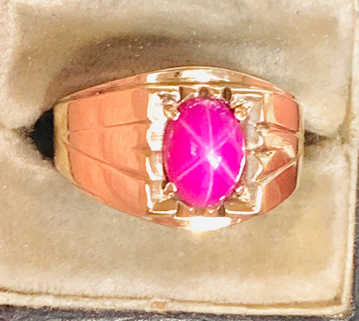 Stunning rare vintage 9ct yellow gold Star Ruby ring - size M / 6 ...