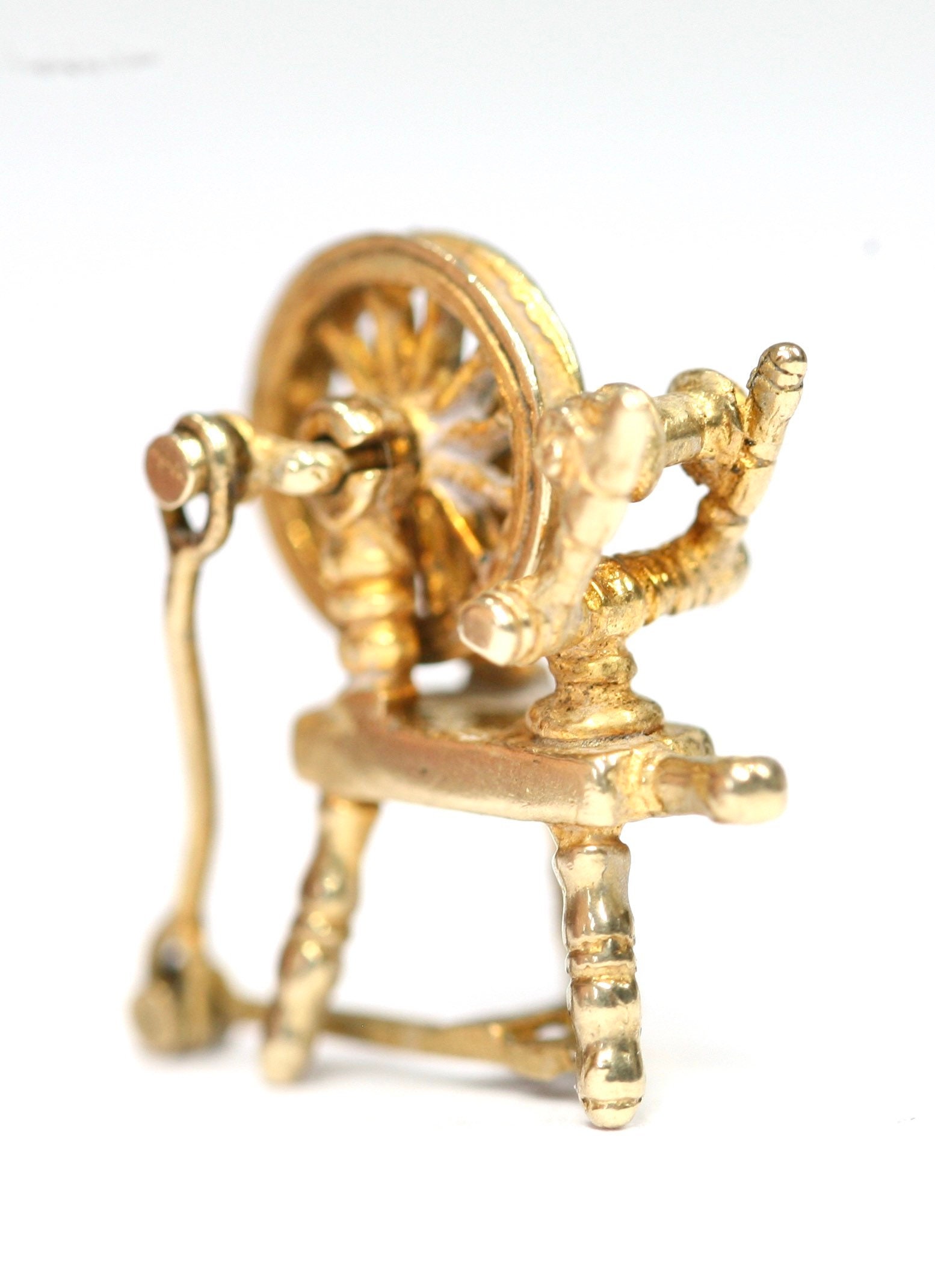 Vintage 9ct yellow gold Spinning Wheel charm - hallmarked London 1977