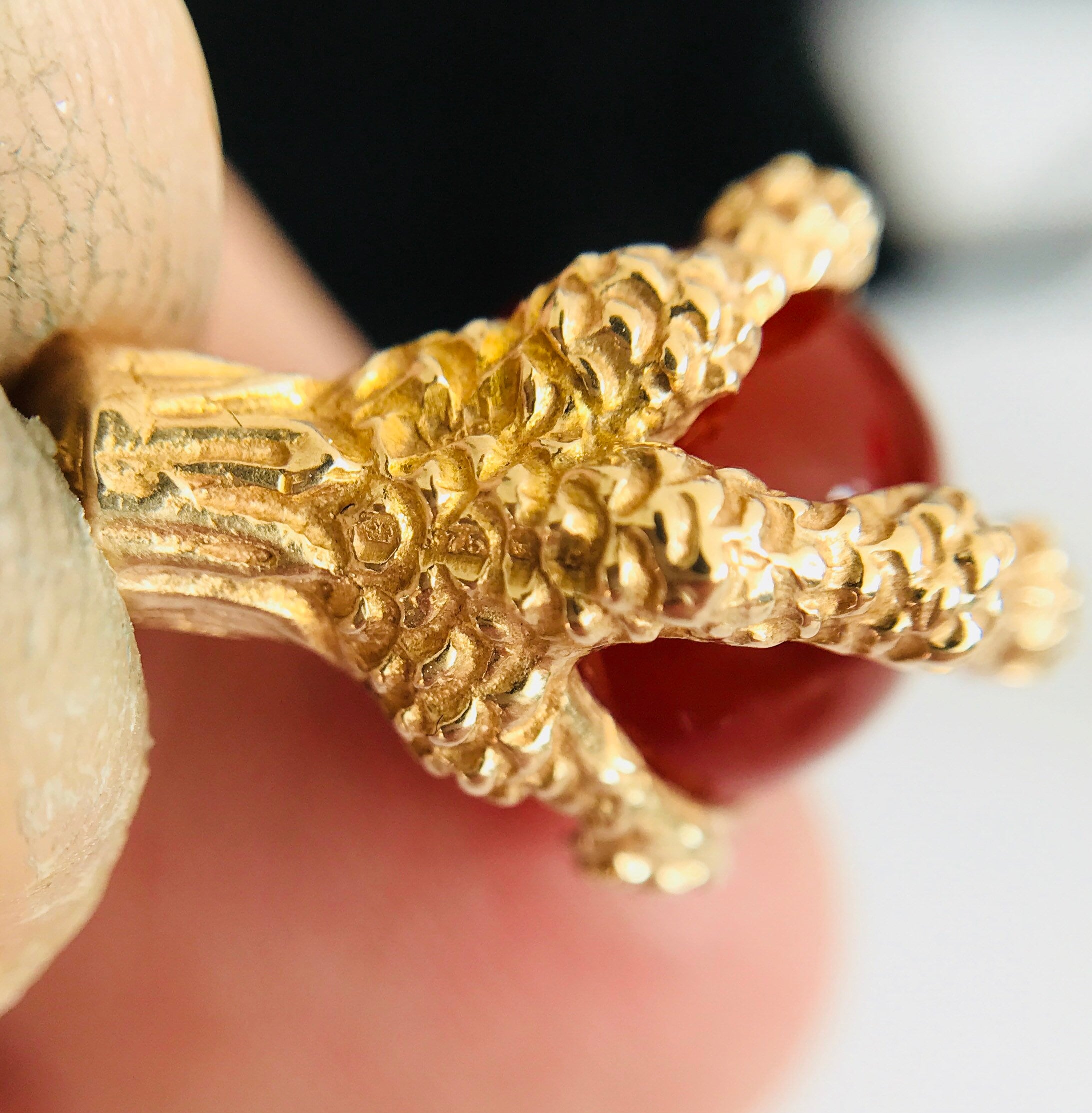 Stunning vintage 9ct yellow gold Carnelian talon pendant / charm ...