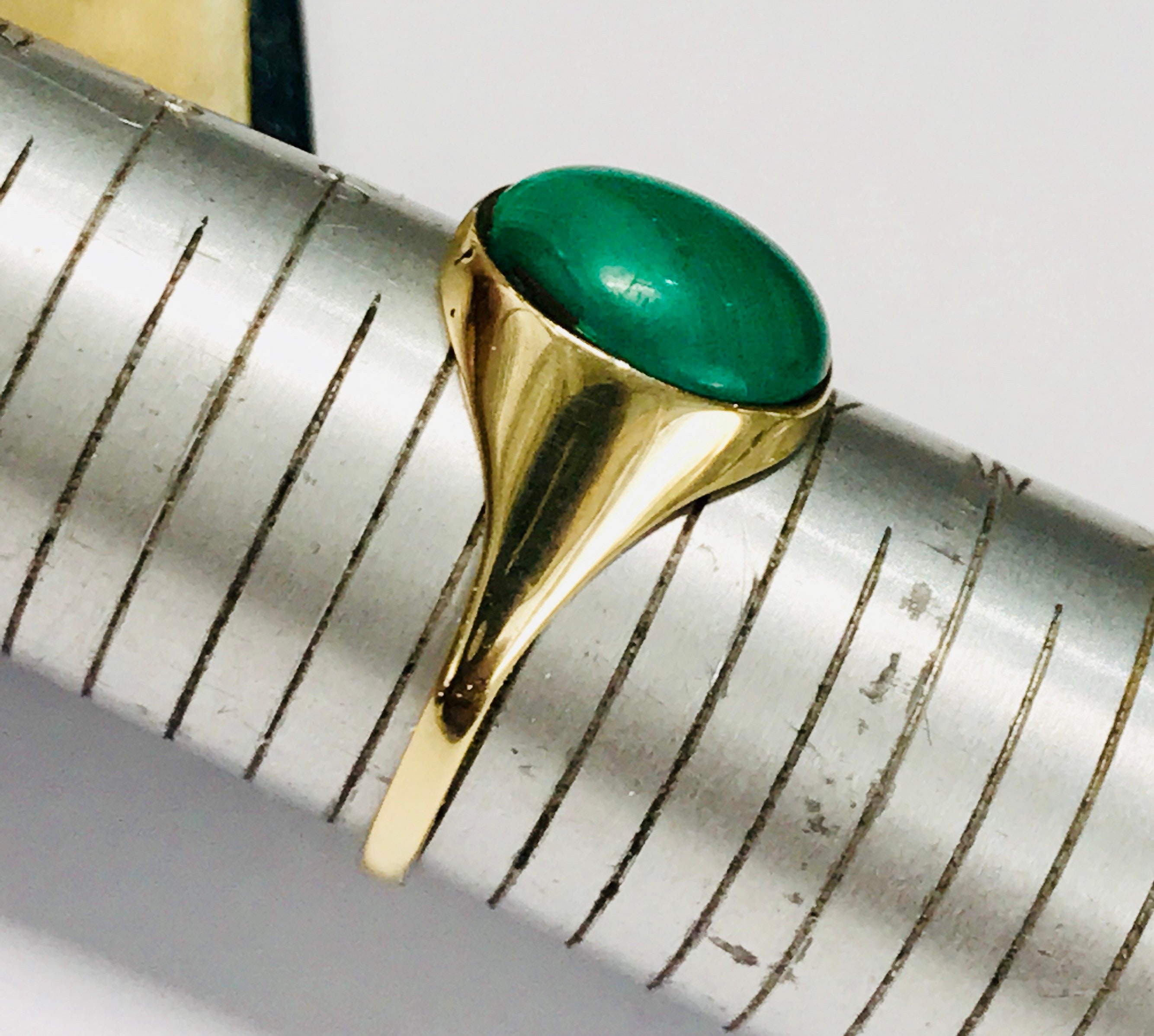 Stunning vintage Men's 9ct gold Green Agate signet ring - fully hallmarked