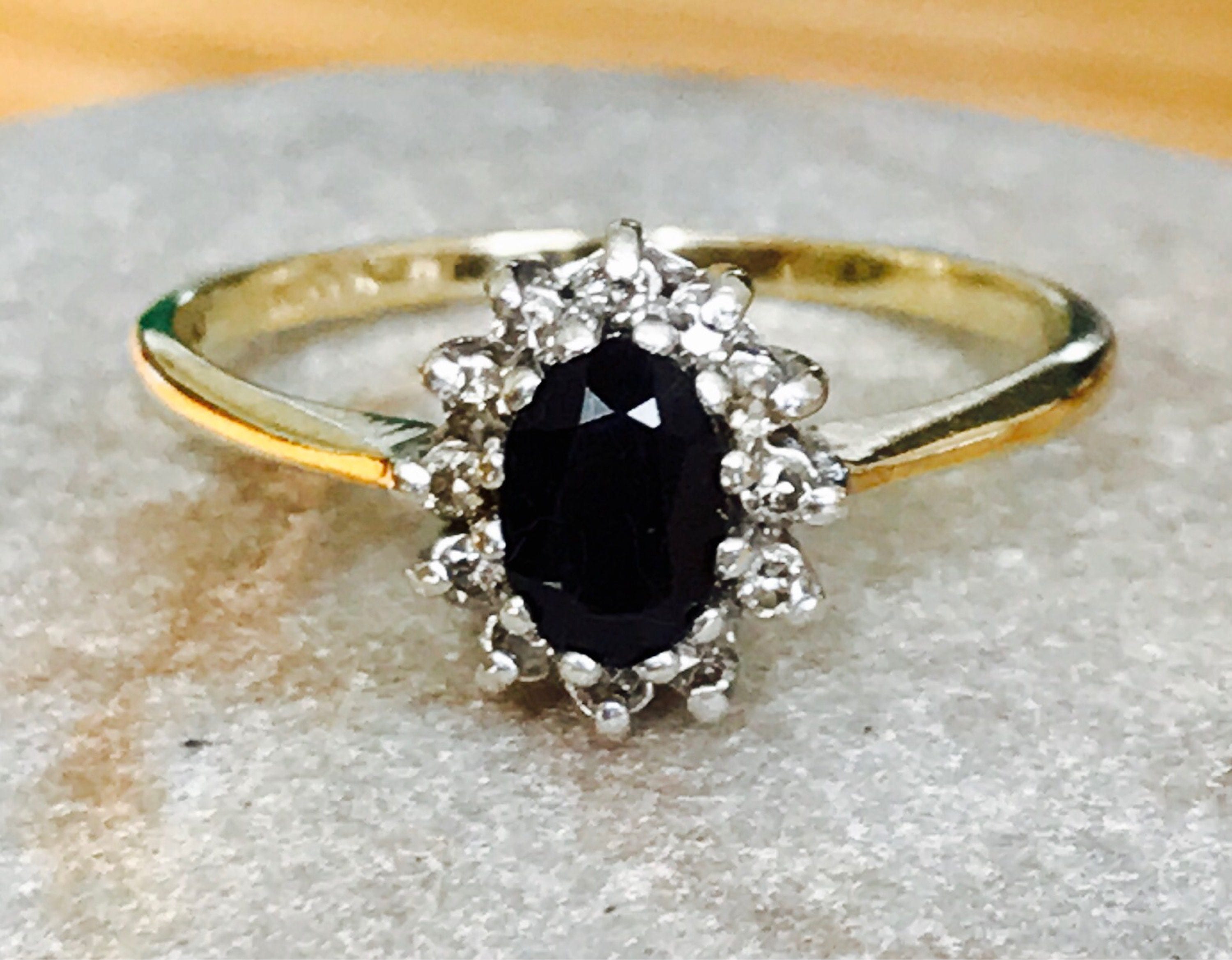 Stunning vintage 9ct yellow gold Sapphire & Diamond engagement ring - 1987 Stunning vintage 9ct yellow gold Sapphire & Diamond engagement ring - 1987