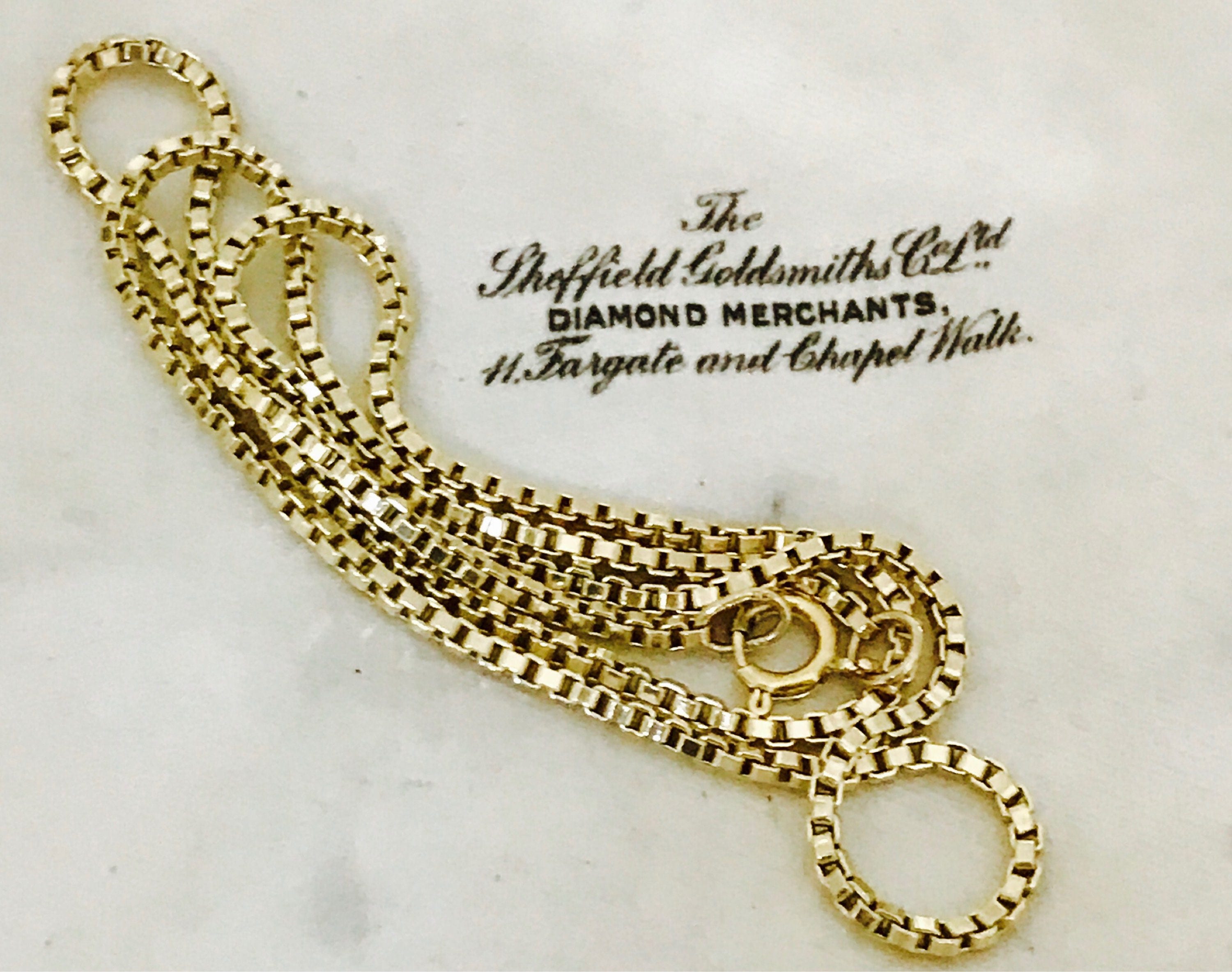 Superb vintage 9ct yellow gold 16 inch box chain - London 1979